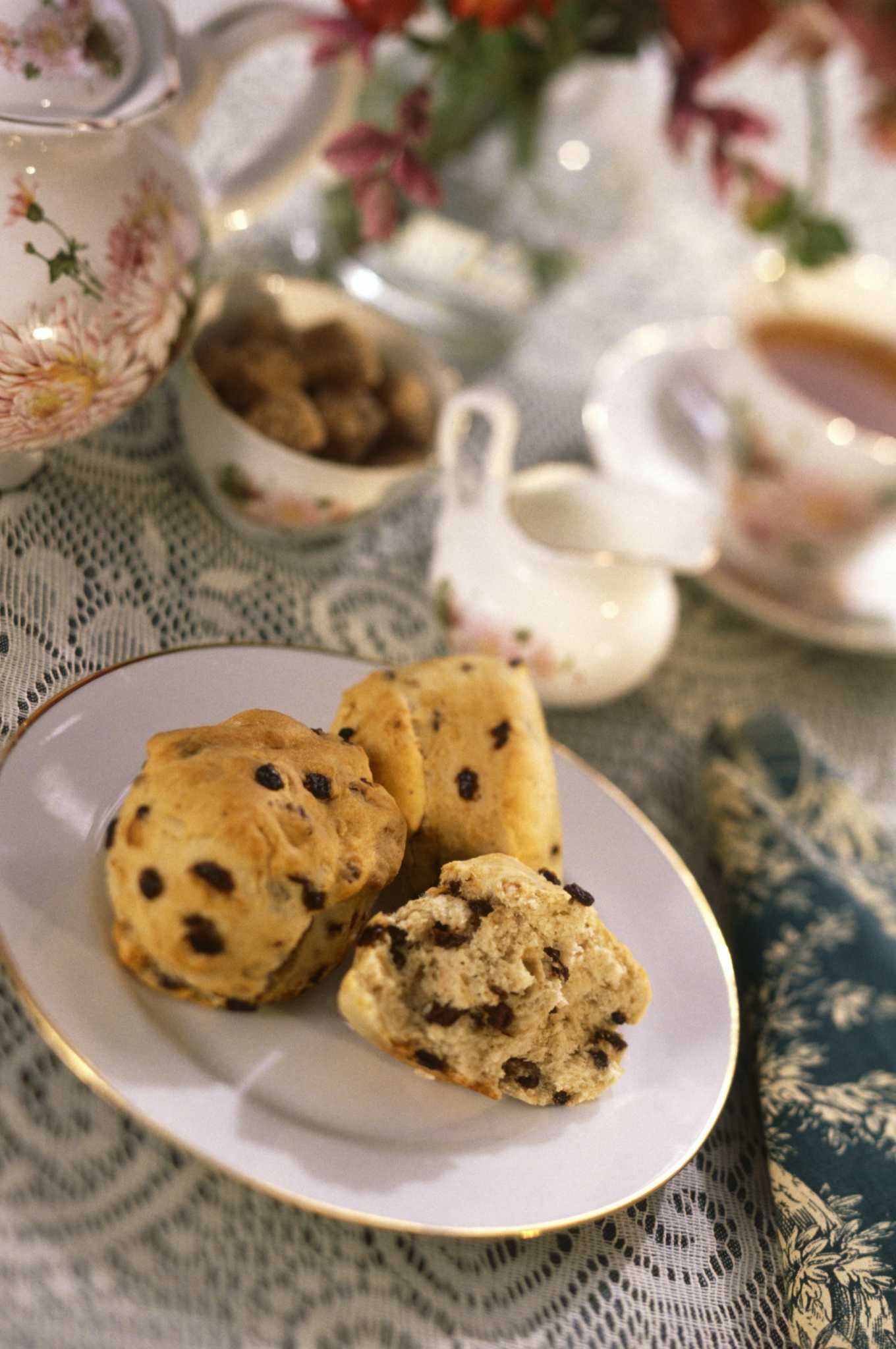 How to Decorate a Table for a Fancy Breakfast