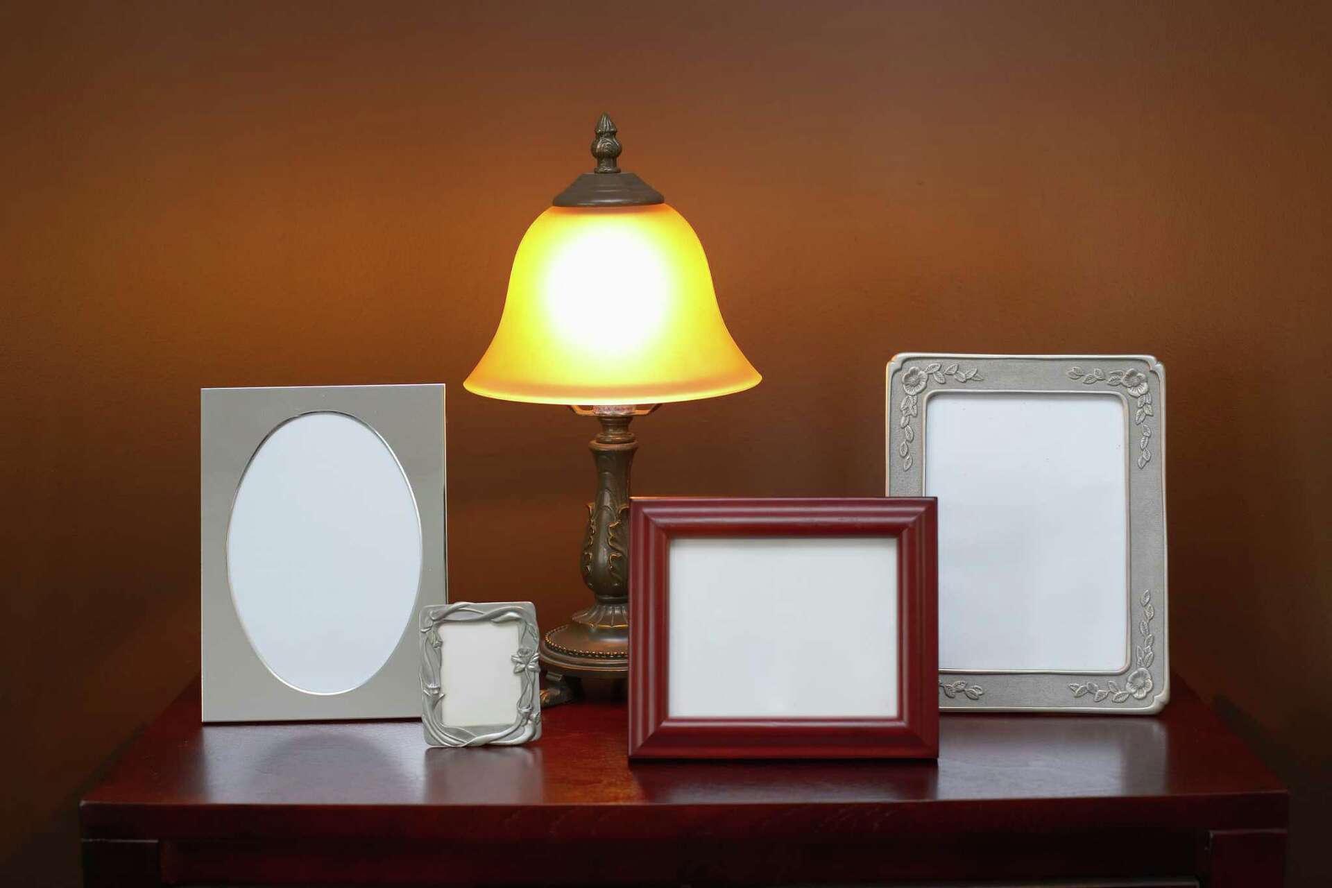 How to Display Photo Frames on a Hallway Table