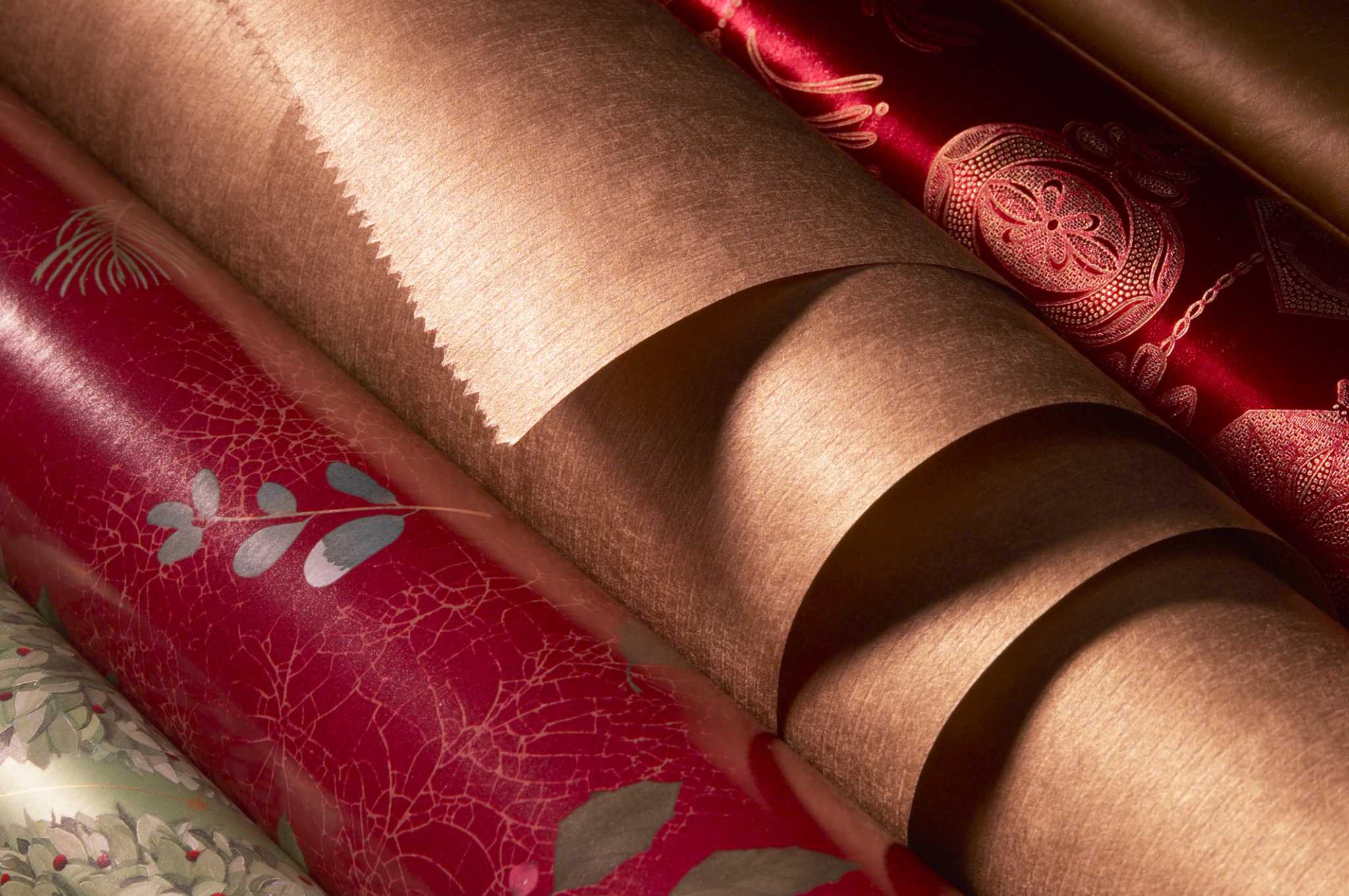 How to Decorate Tables With Mod Podge