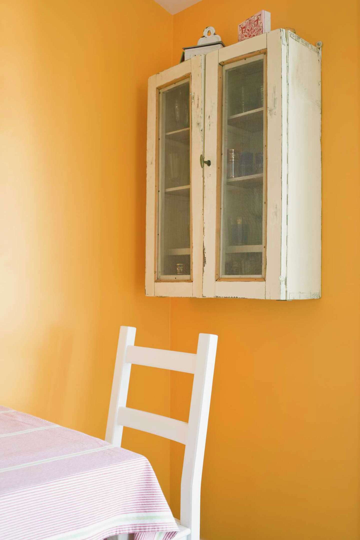 How to Decorate With Tangerine Walls