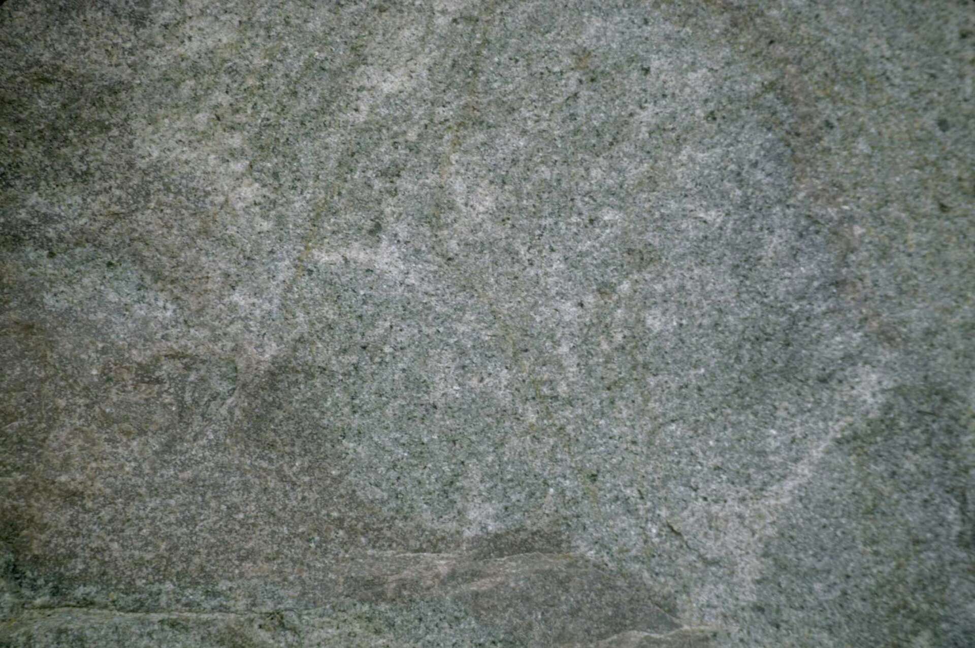 How to Get Scratches and Scuffs Out of Slate Tile