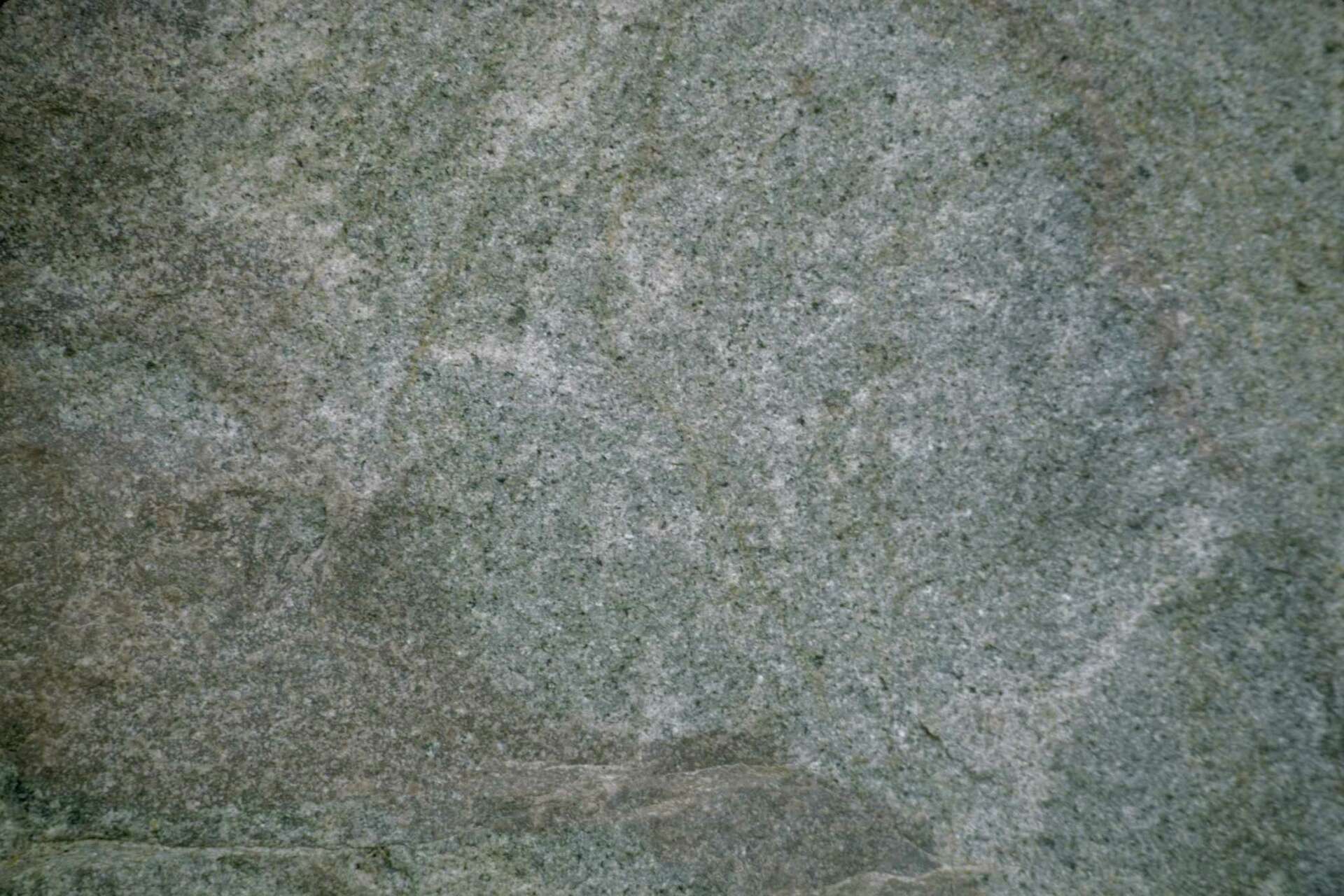 How to Get Scratches and Scuffs Out of Slate Tile