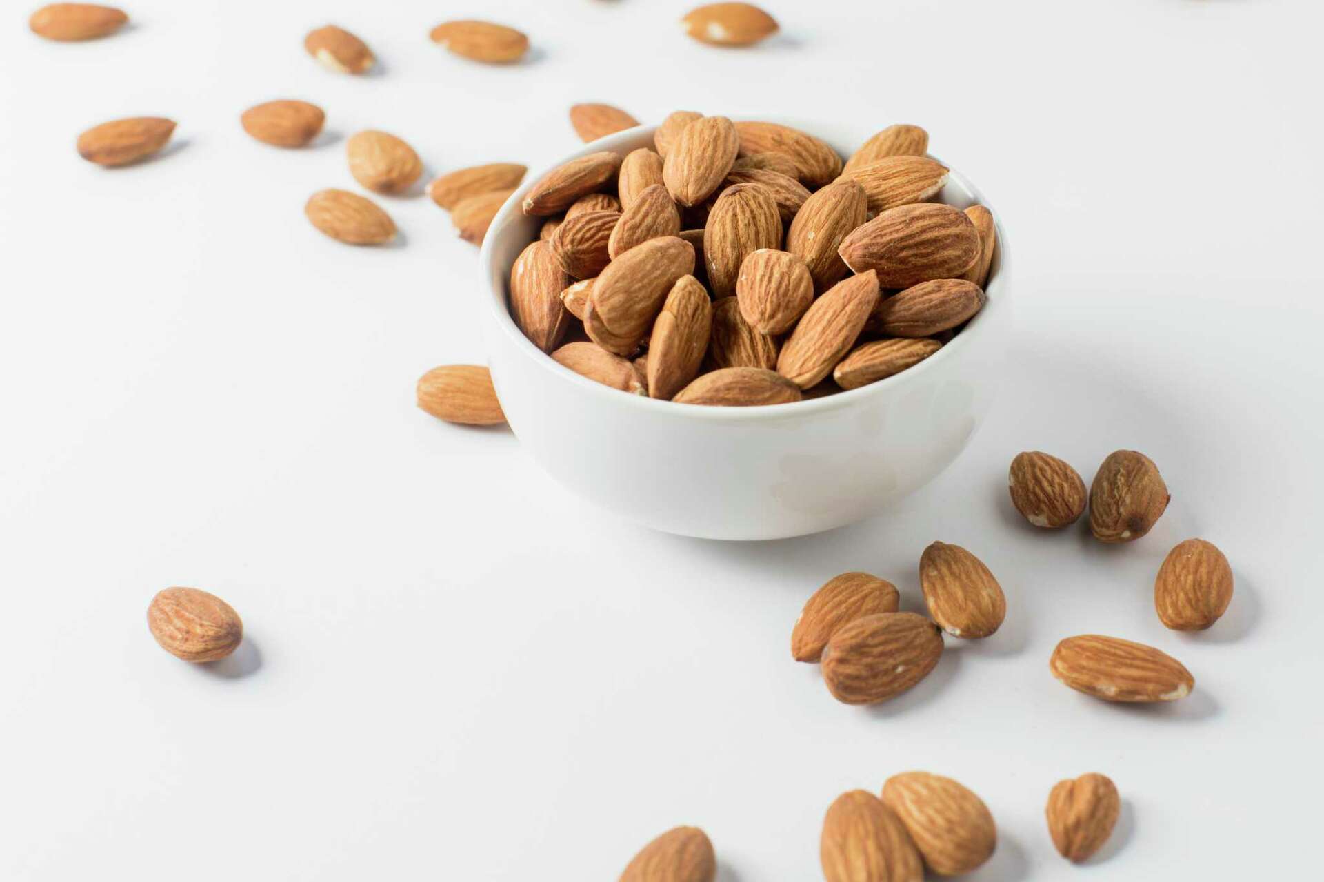 Nutrition Information Raw Almonds Vs. Roasted Almonds