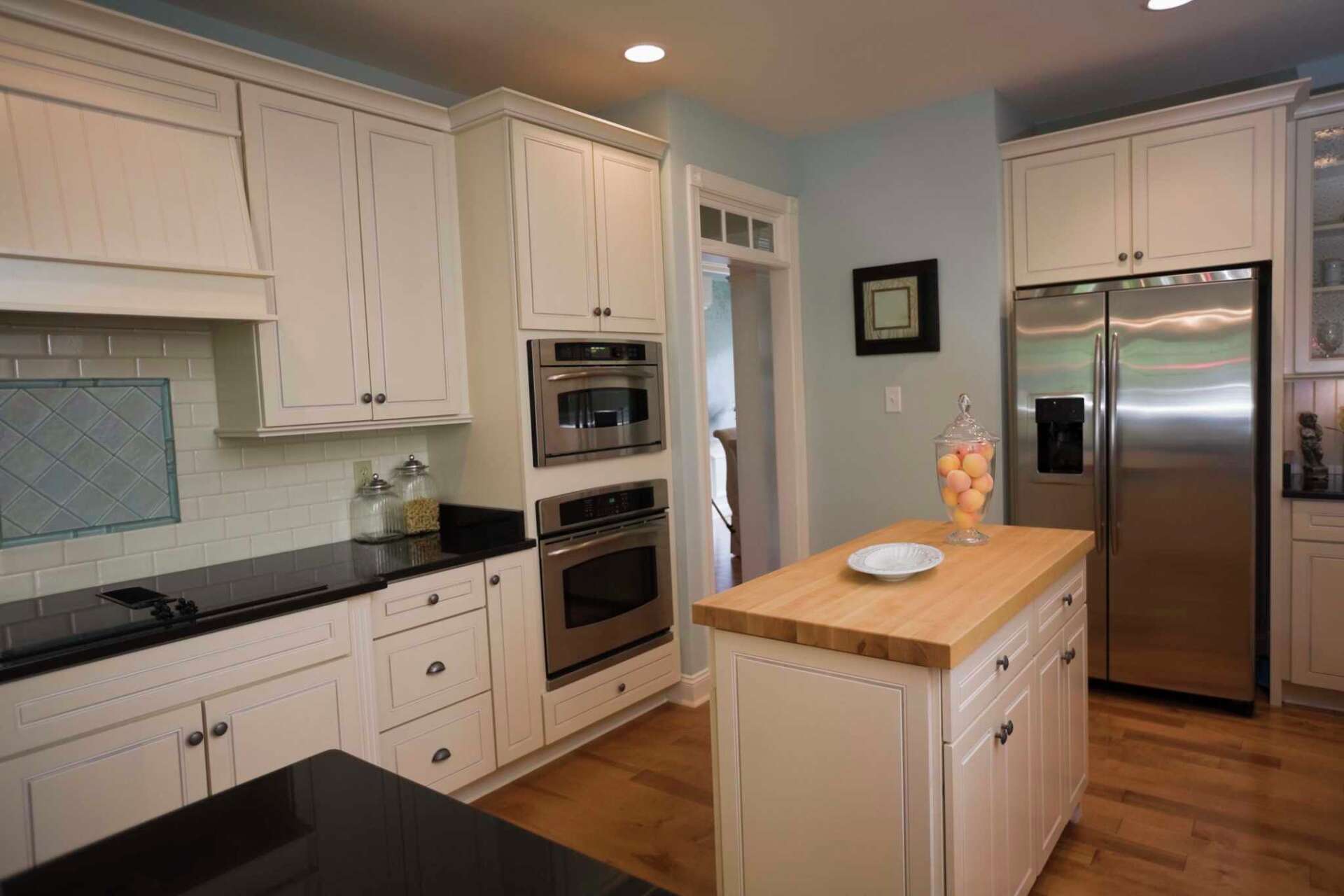 How to Repair Cracks in a Butcher Block Countertop