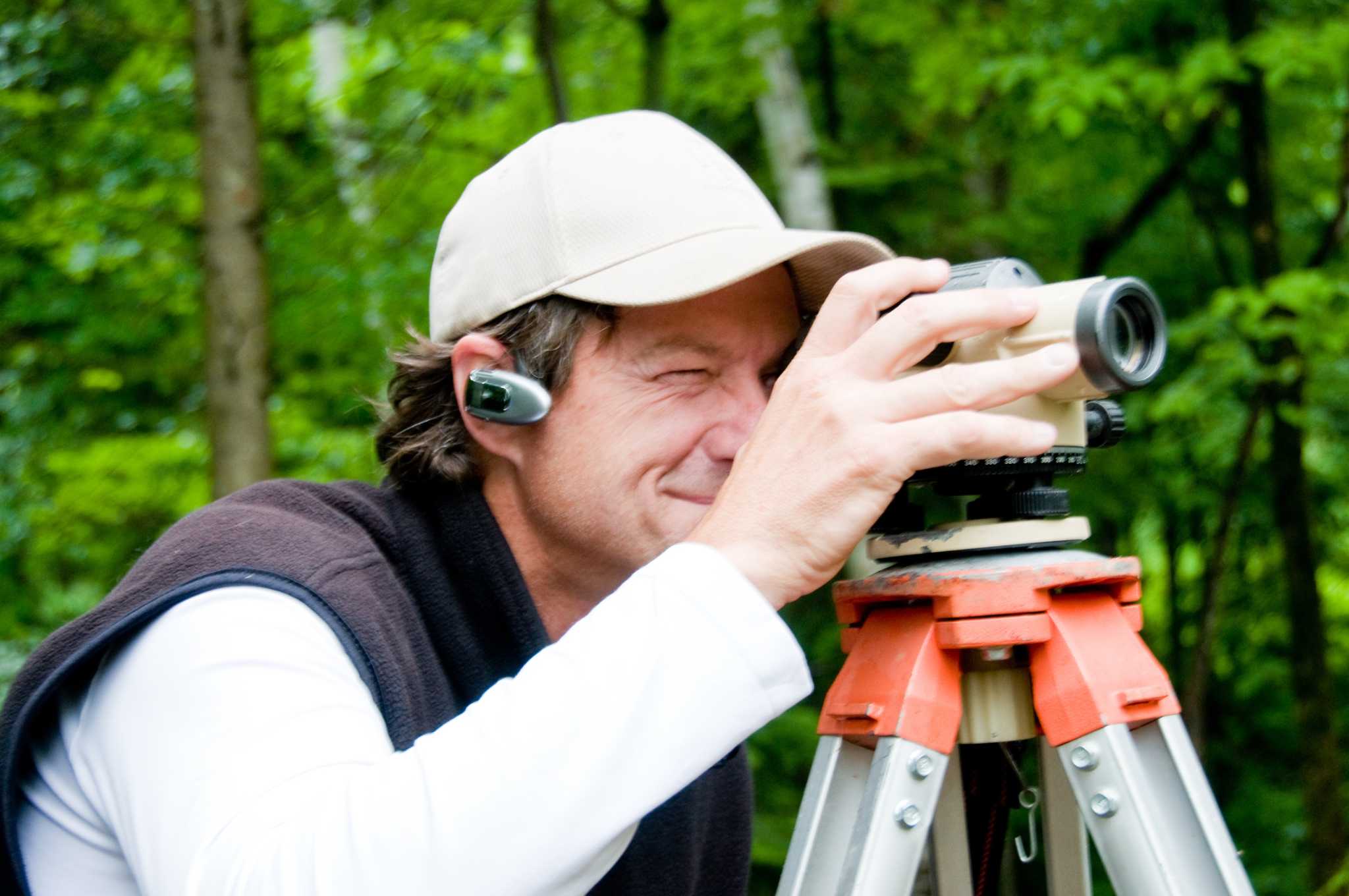 Differences in a Land Surveyor and a Real Estate Appraiser