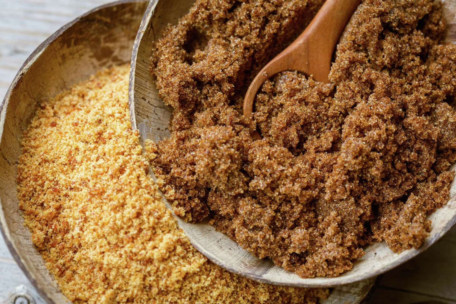 How to Use Turbinado Sugar in Place of White Sugar