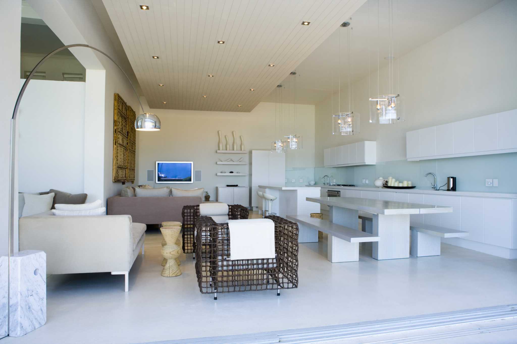 How to Go From a Vaulted Ceiling to a Flat Ceiling in a Kitchen