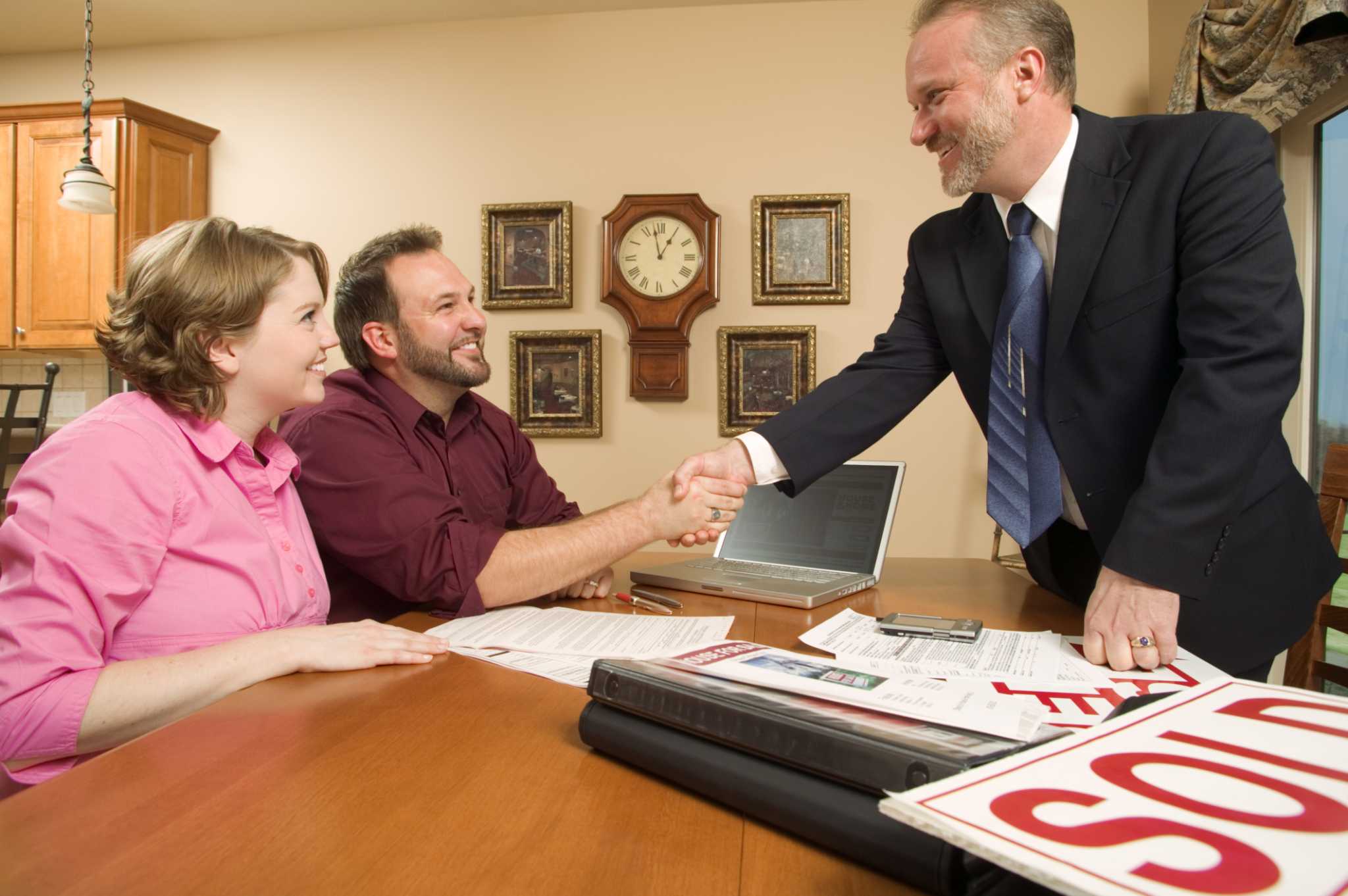 What Do Lenders Look for in Mortgage Applications?