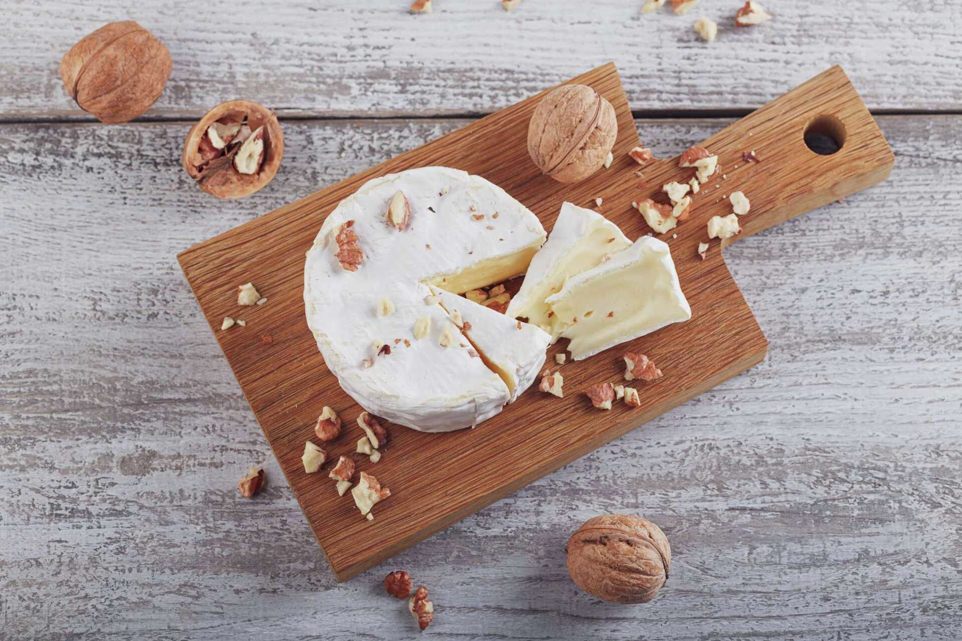 What Vitamins & Minerals Do Walnuts Have?