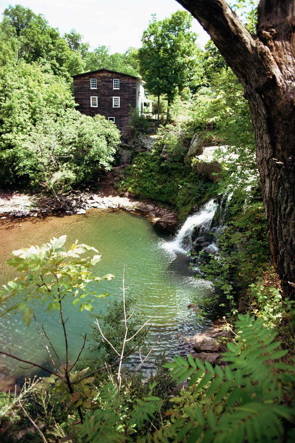 How to Disguise the Liner in a Pond Waterfall