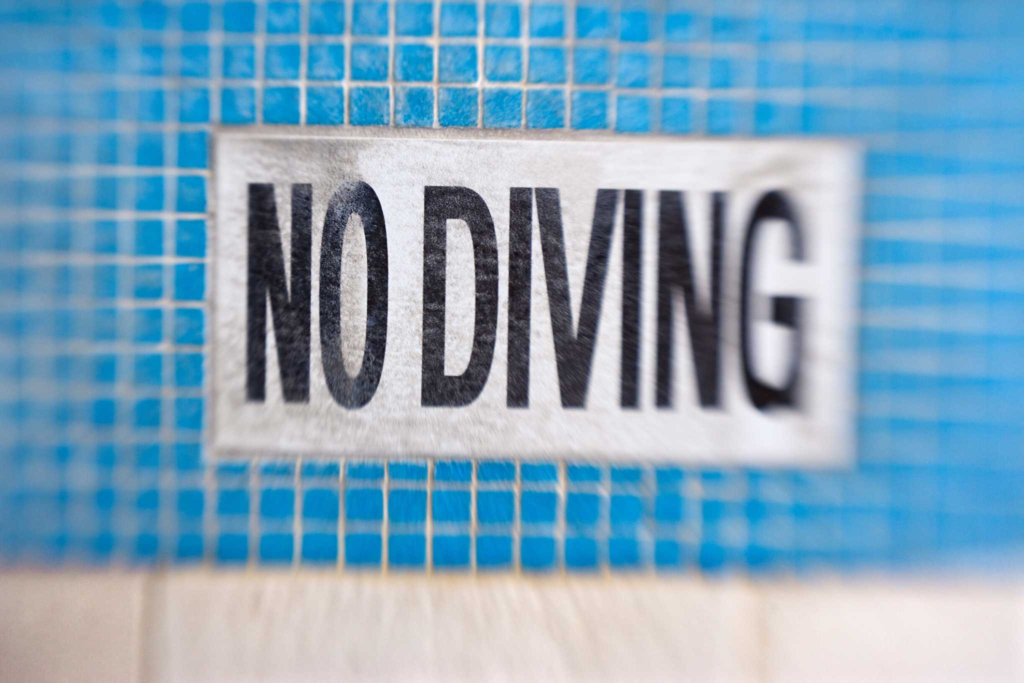 How to Acid Wash Pool Tiles