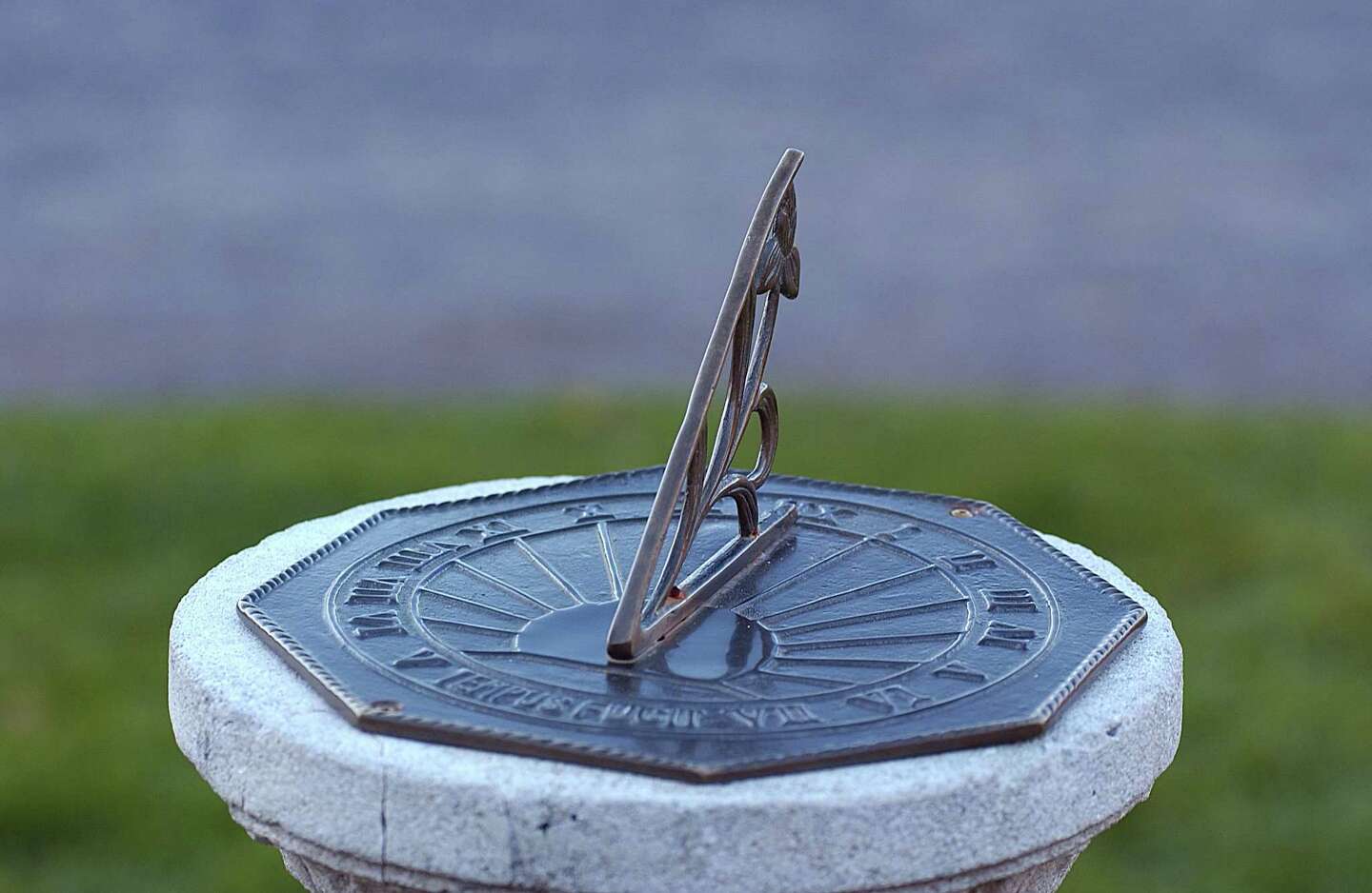 Do-It-Yourself Garden Sundial Stands