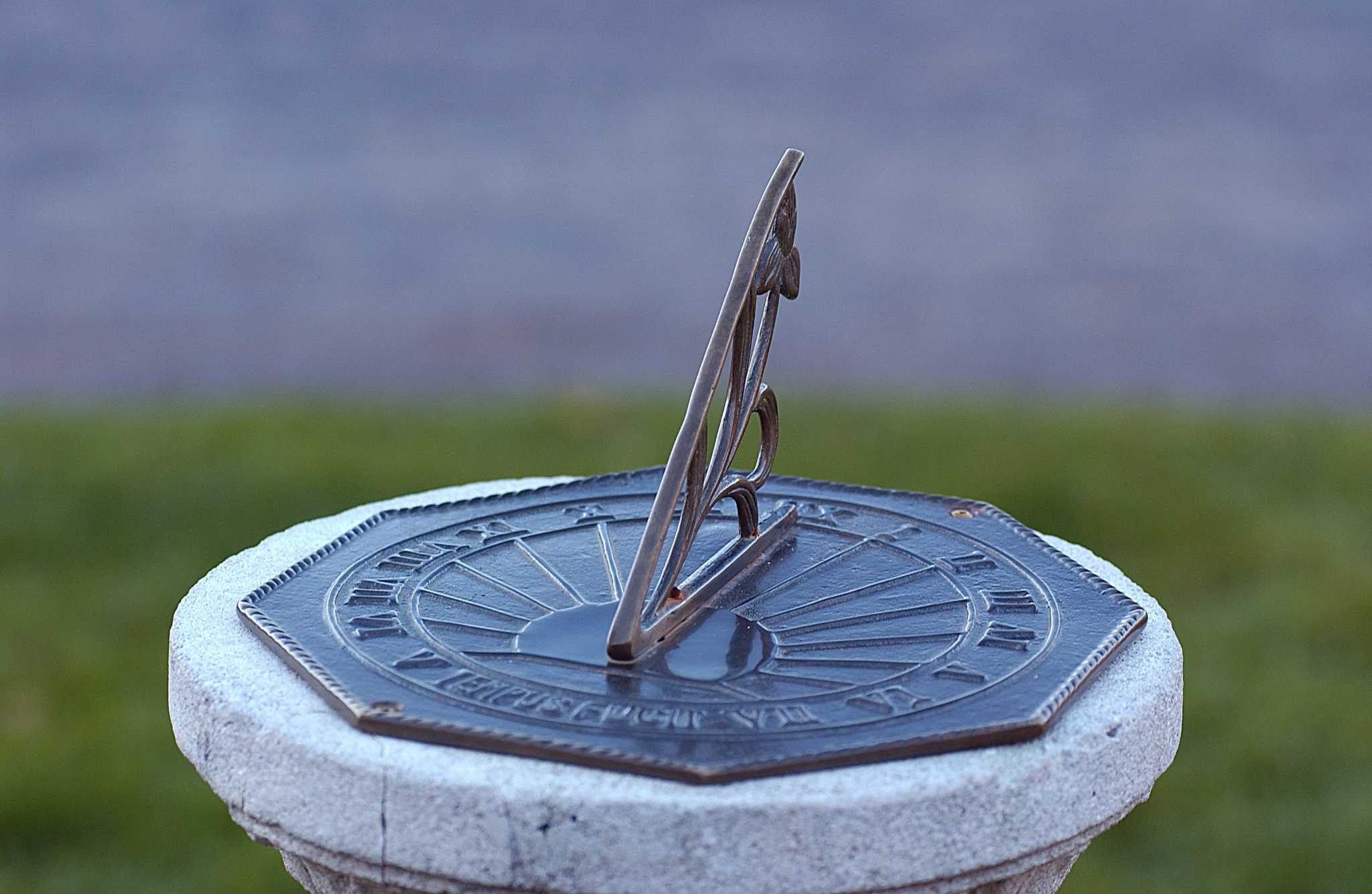 Do-It-Yourself Garden Sundial Stands