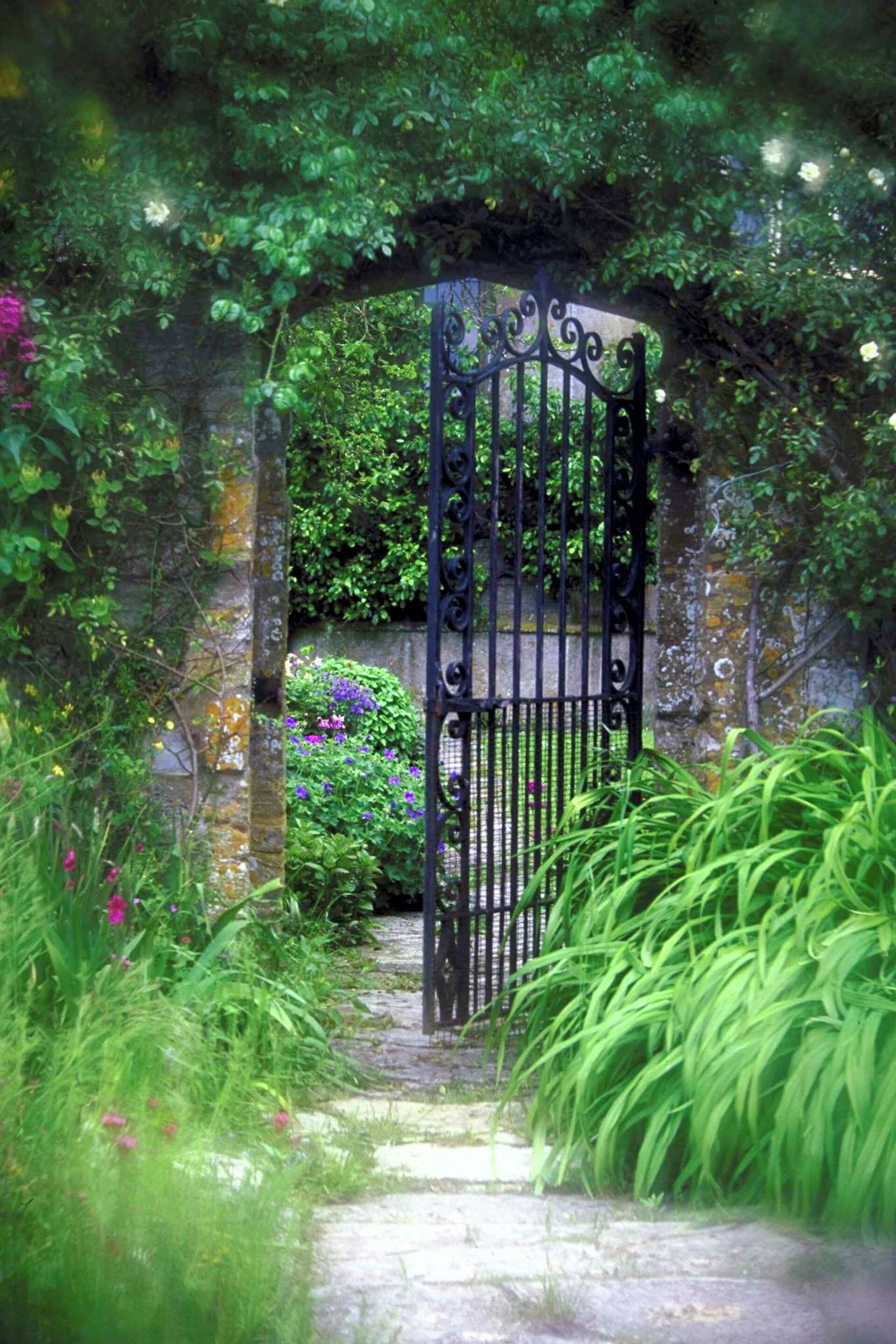 How to Install Metal Screens on Metal Gates