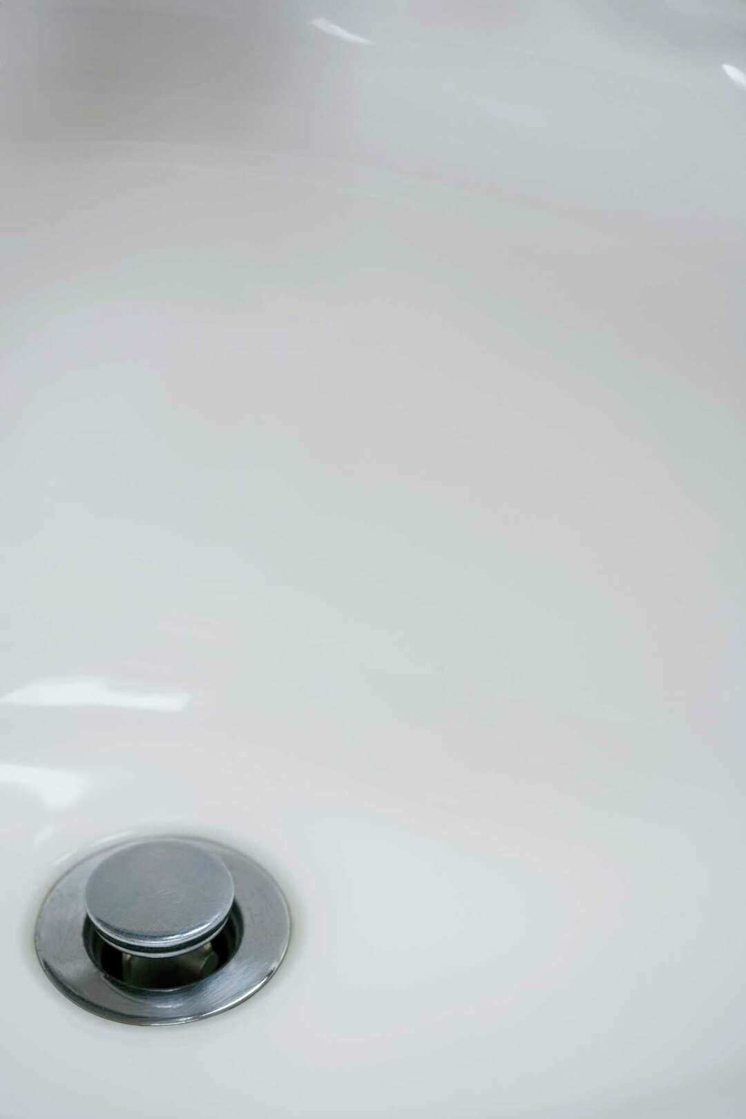 How to Adjust a Drainage Lever in a Bathroom Sink