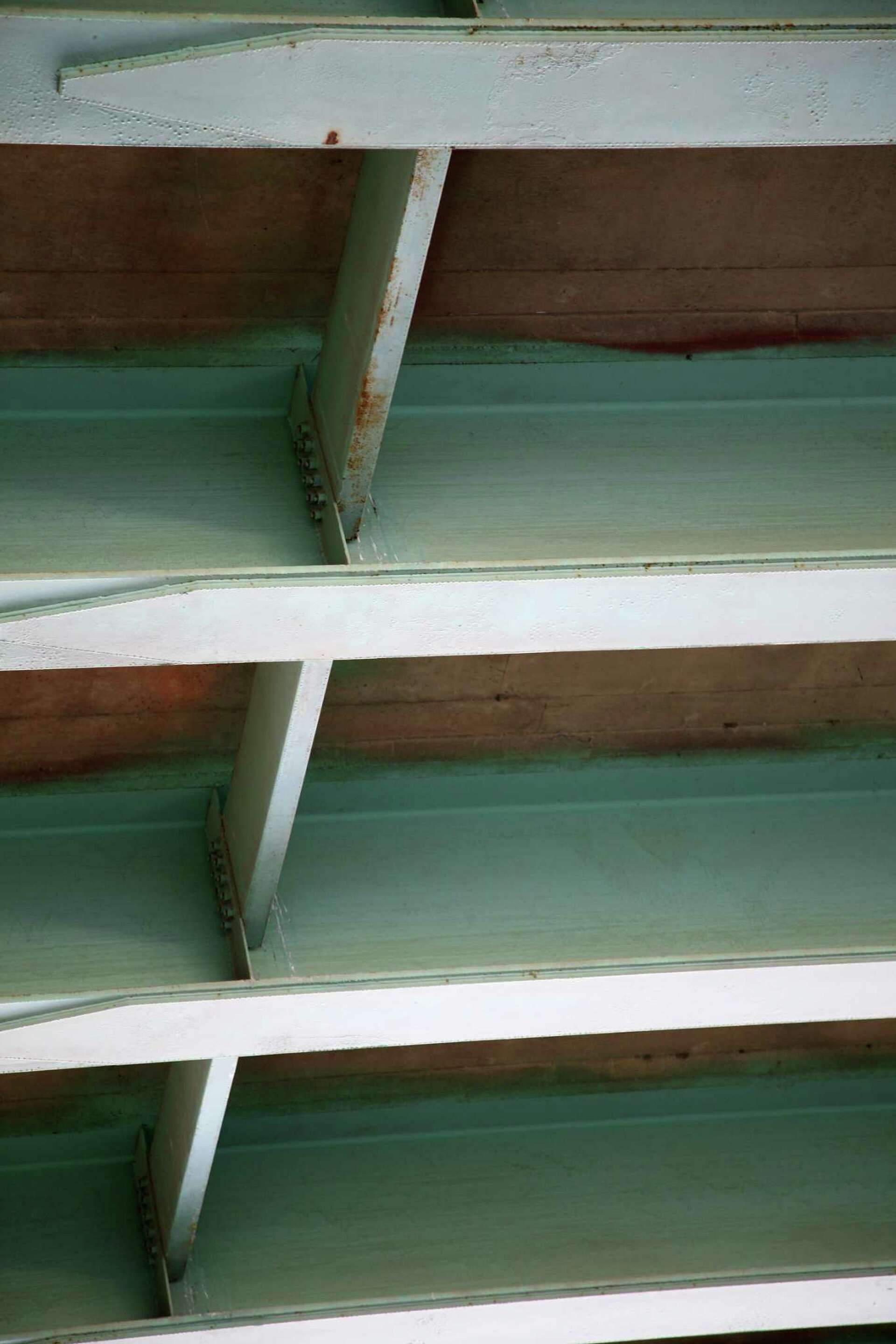 How to Drywall Around Exposed Beams