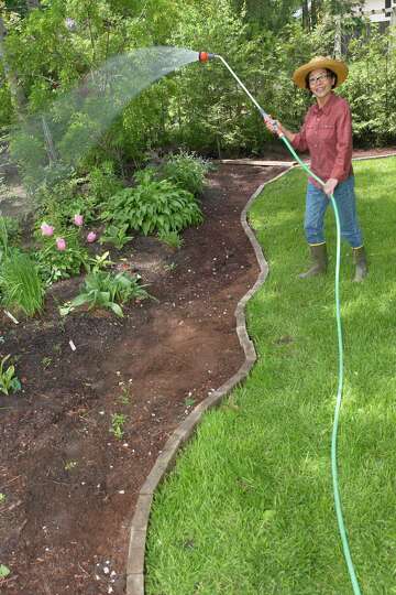 How to Edge a Curved Border