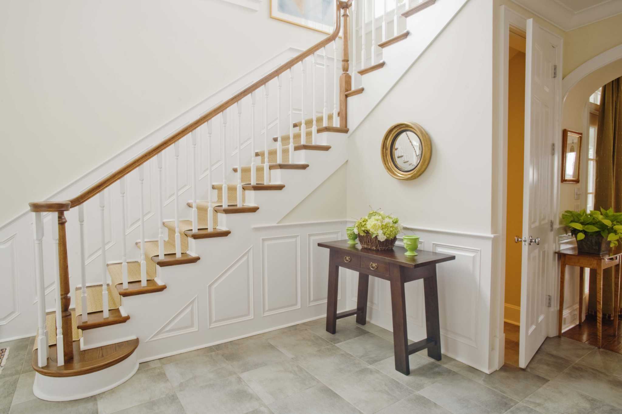 How to Strengthen a Stair's Railing