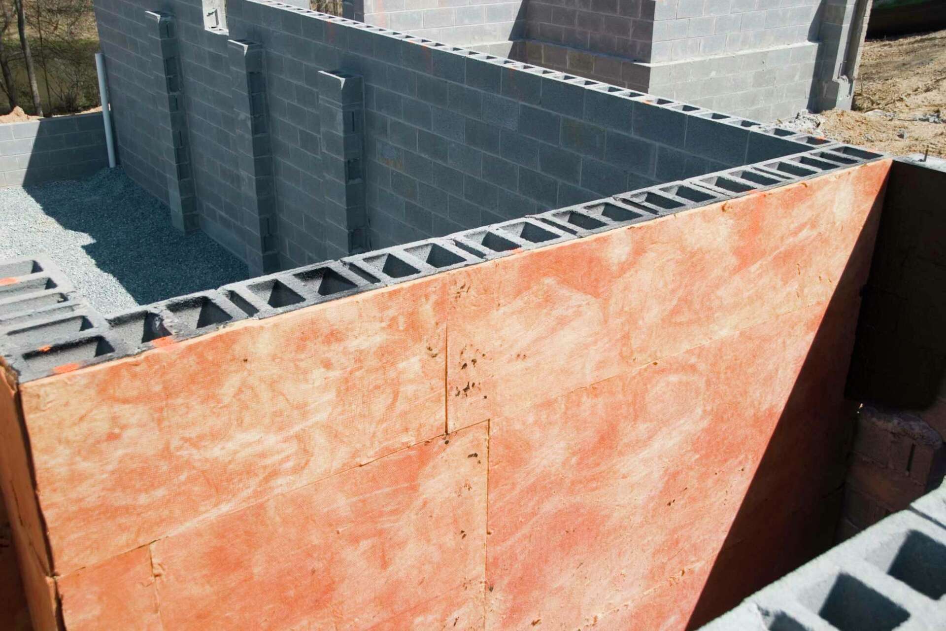 How to Anchor a Sill Plate to a Cinder Block Foundation