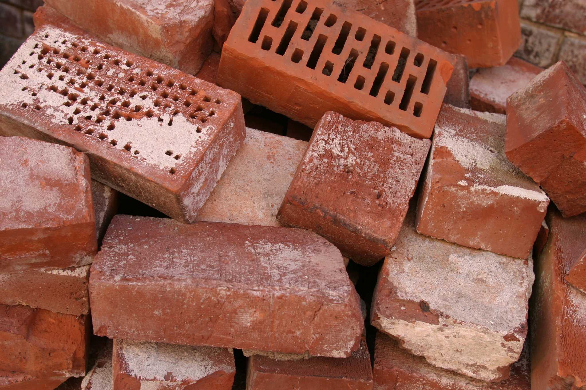 How to Heat Bricks for Small Greenhouses