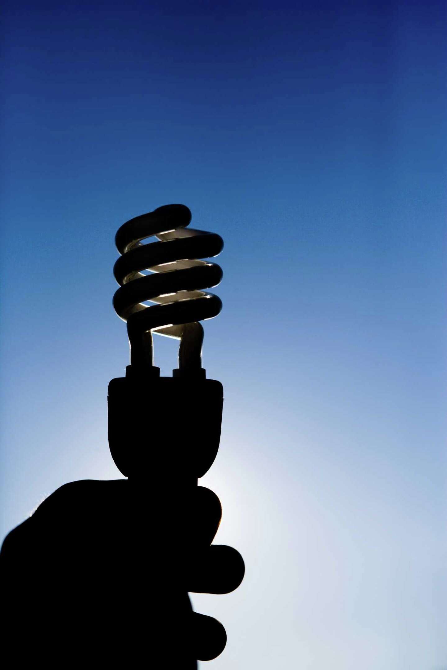 Energy-Efficient Bulbs: Halogen Vs. Fluorescent Vs. Incandescent