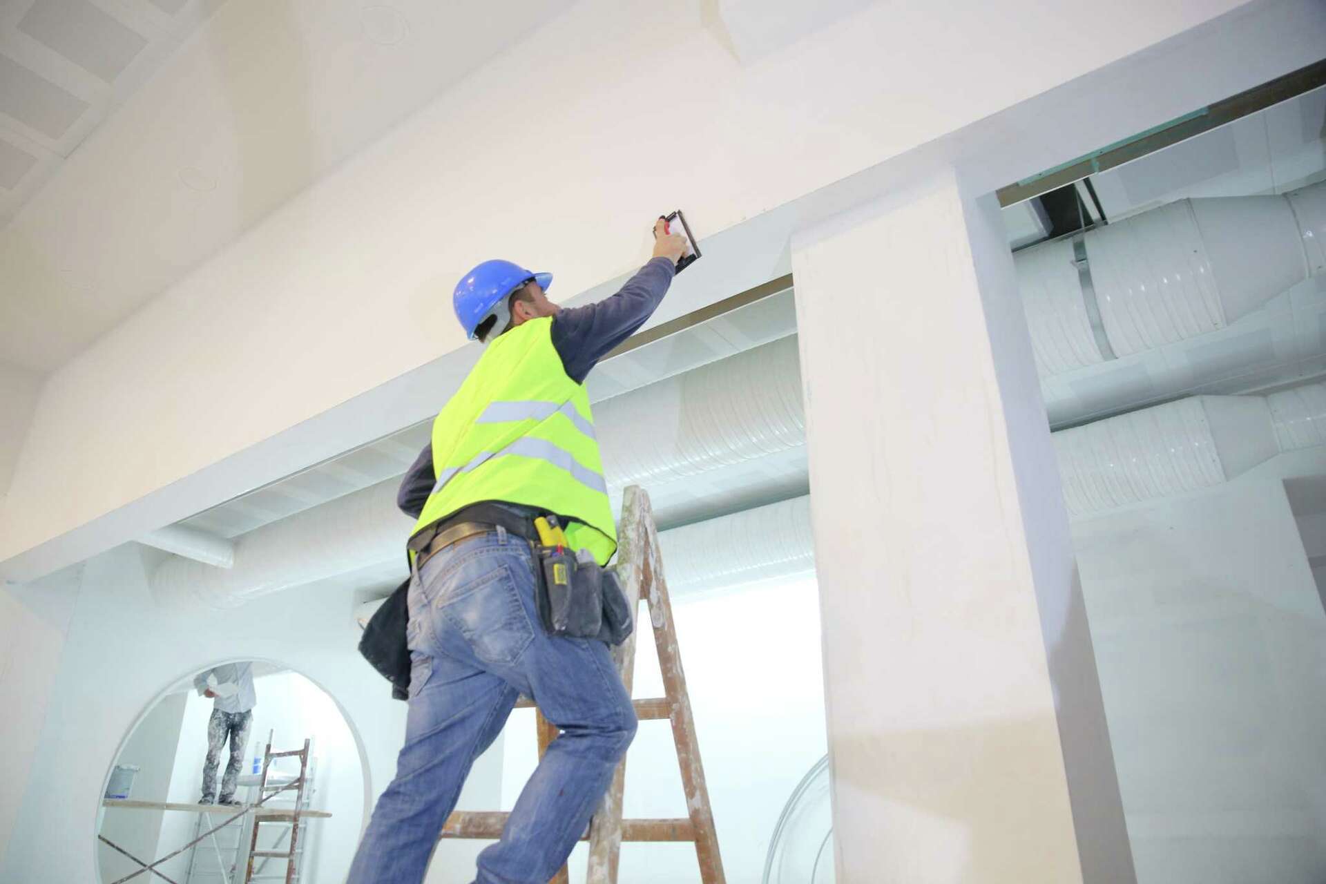 How to Apply Mud for a Textured Ceiling