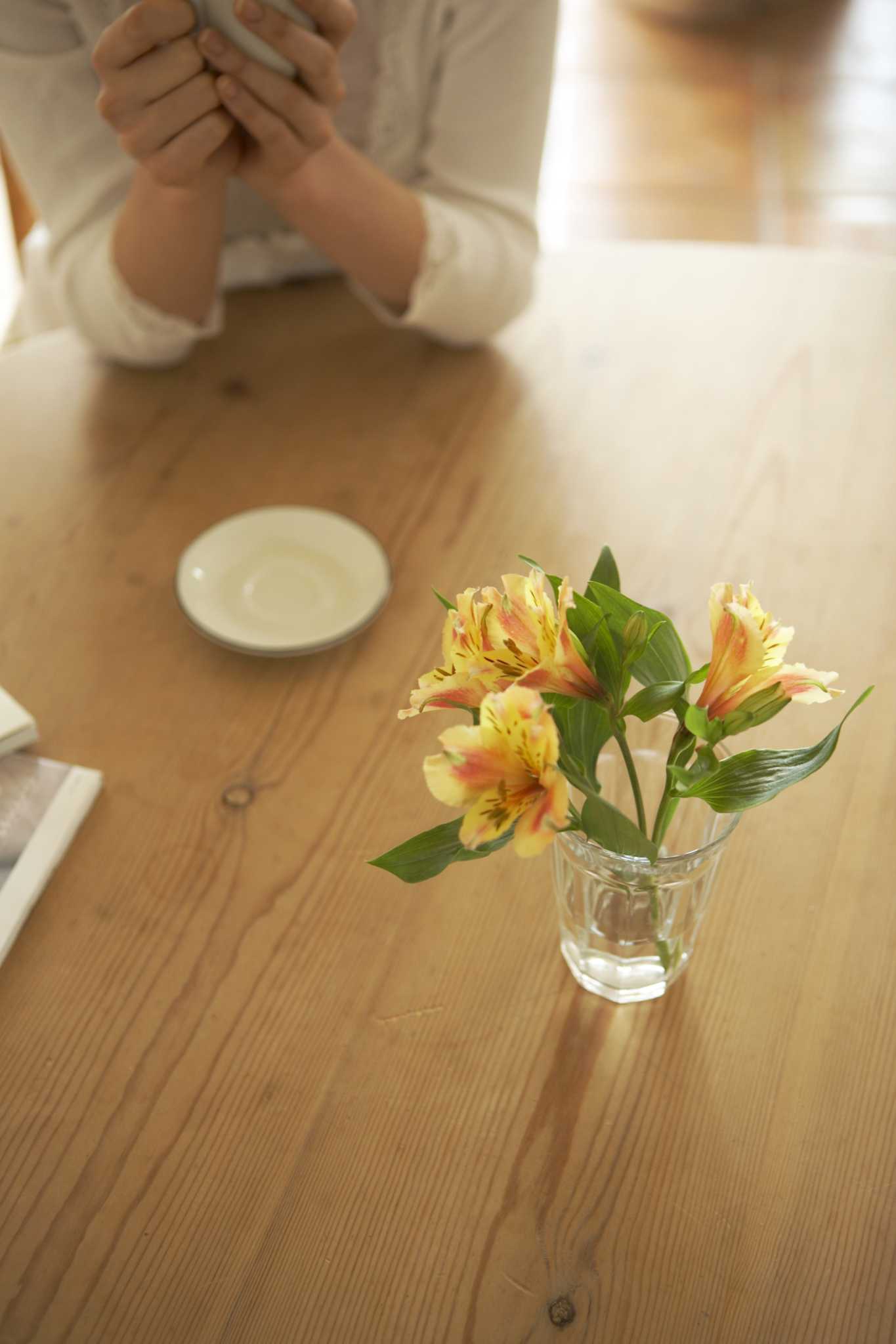 How to Apply Water-Based Varnish to Wood