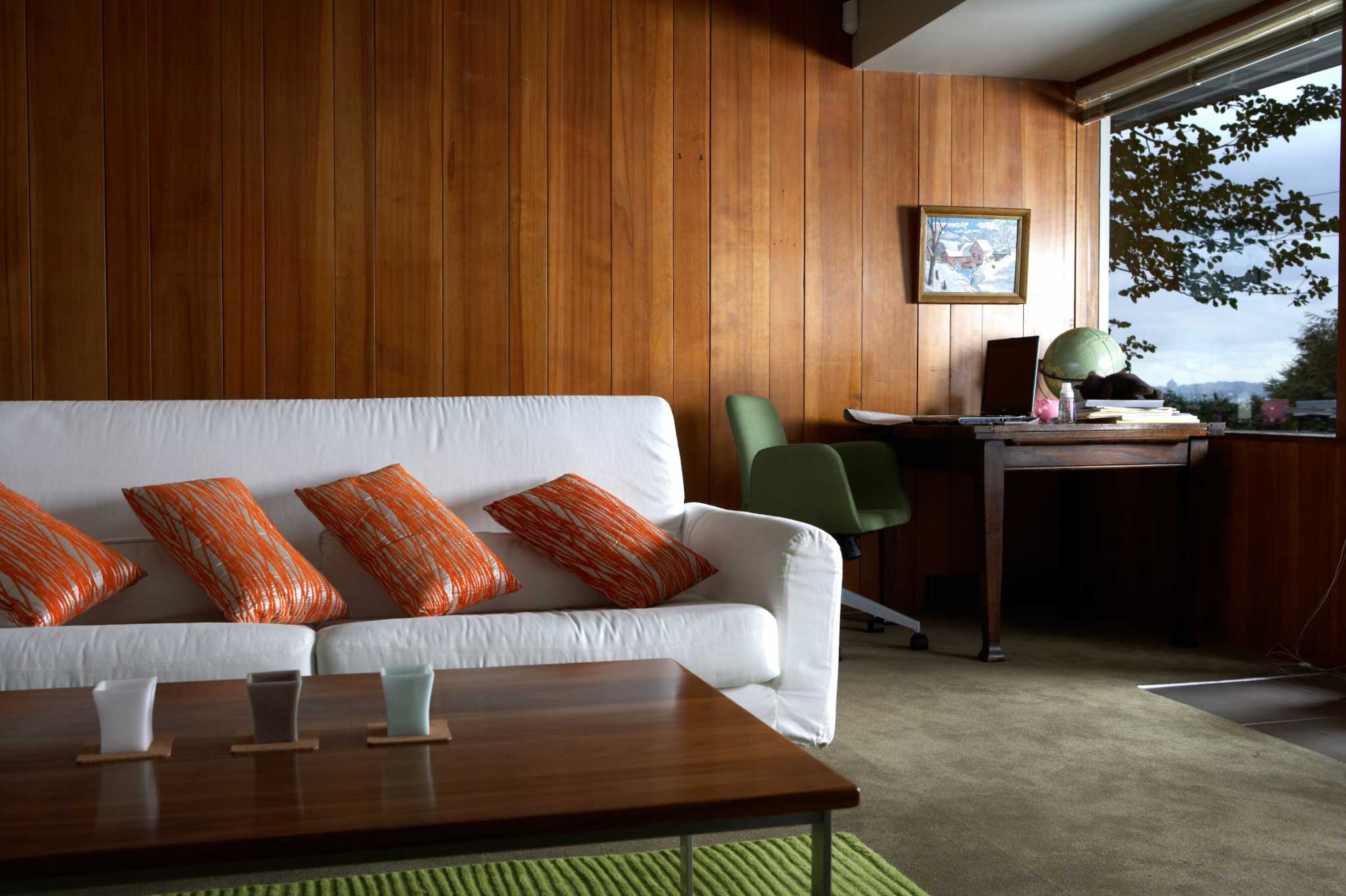 How to Arrange a Living Room With a Desk, Couch & Chair