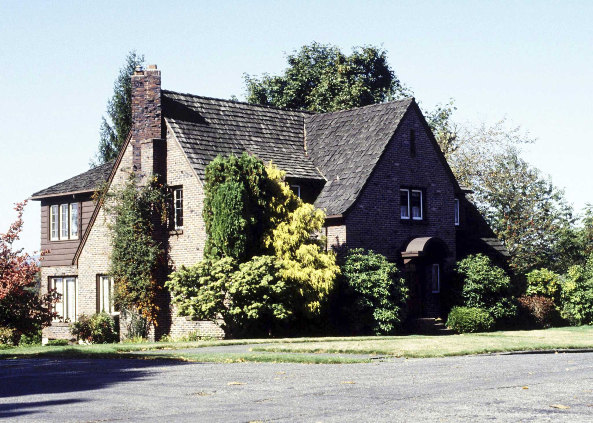 Exterior Colors for English Tudors