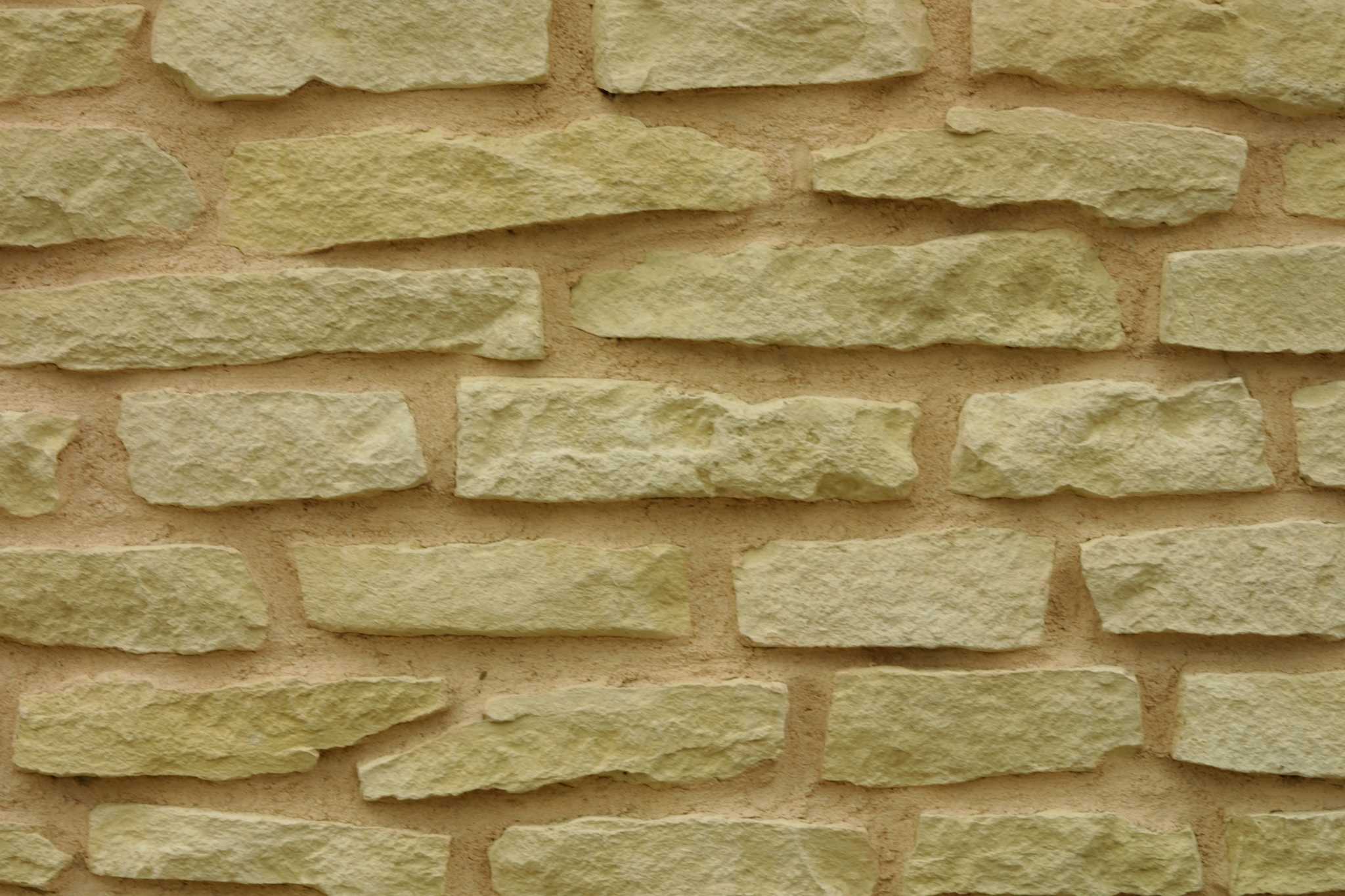 How to Face a Concrete Block Wall With Stone