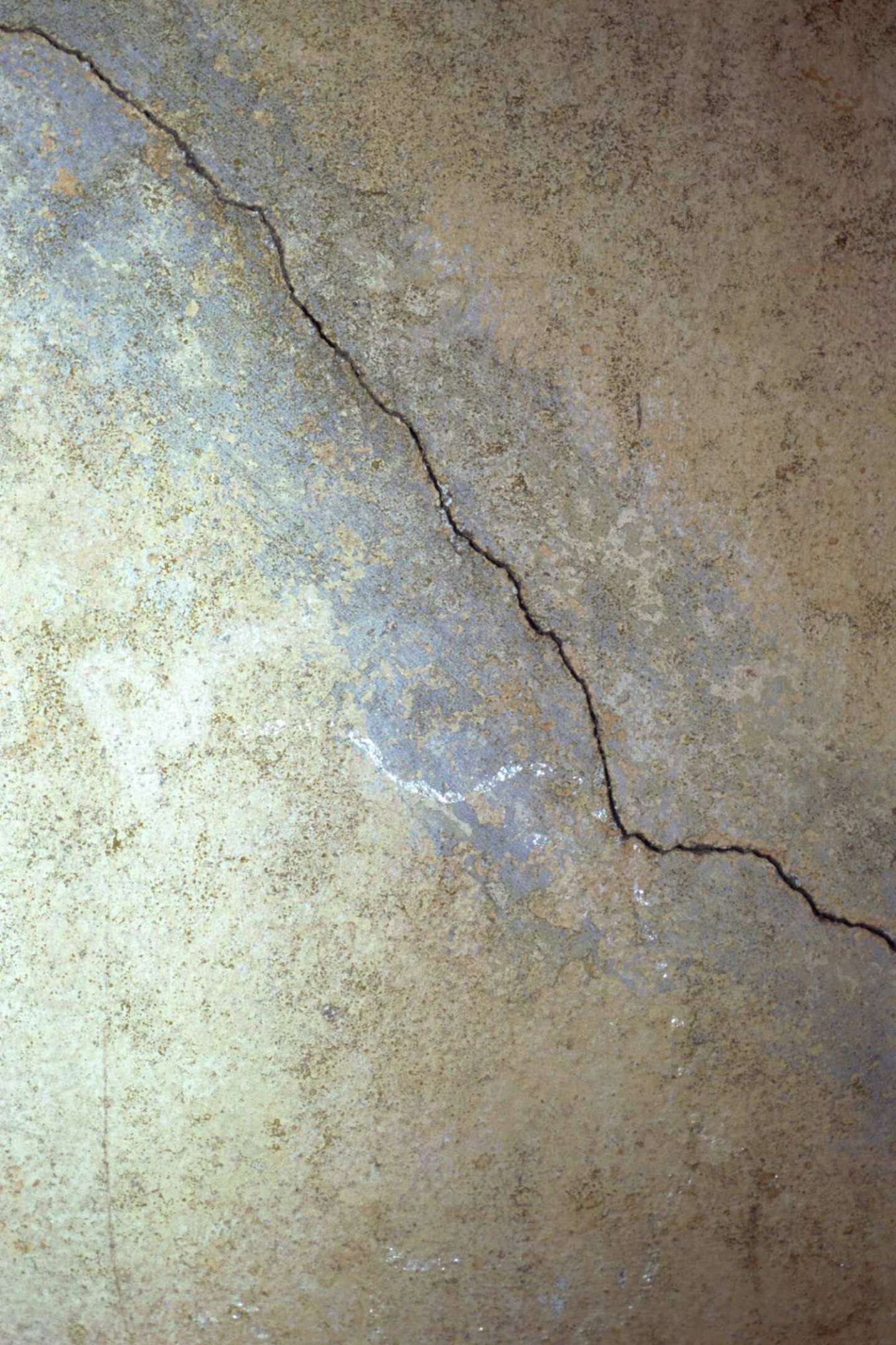 How to Repair the Plaster Around a Window