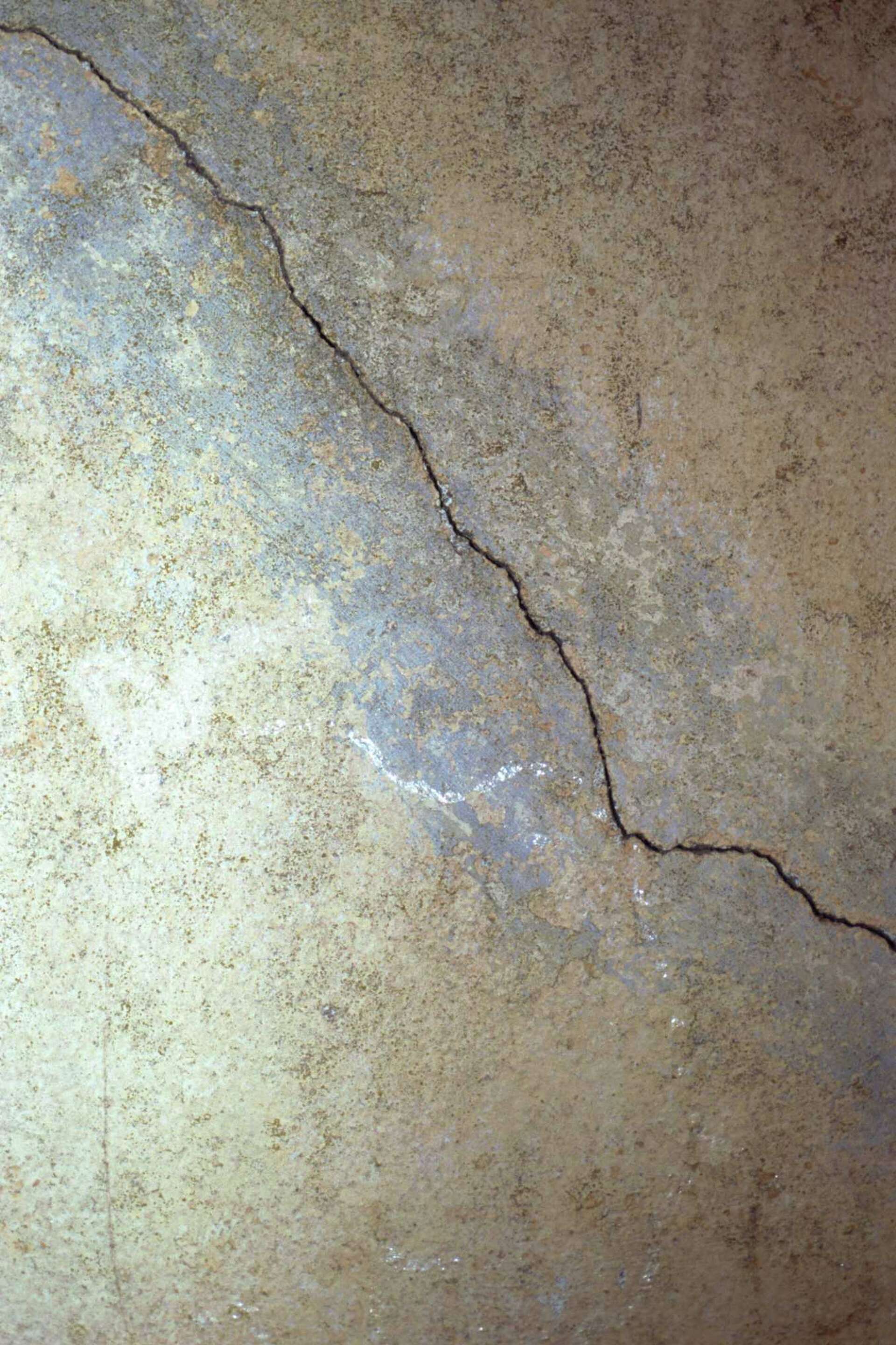 How to Repair the Plaster Around a Window