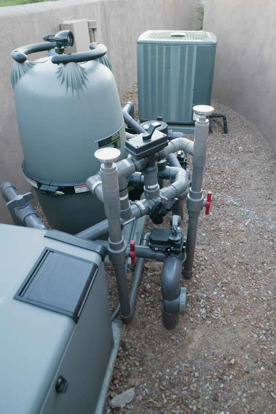 How to Backflush a Pool Filter