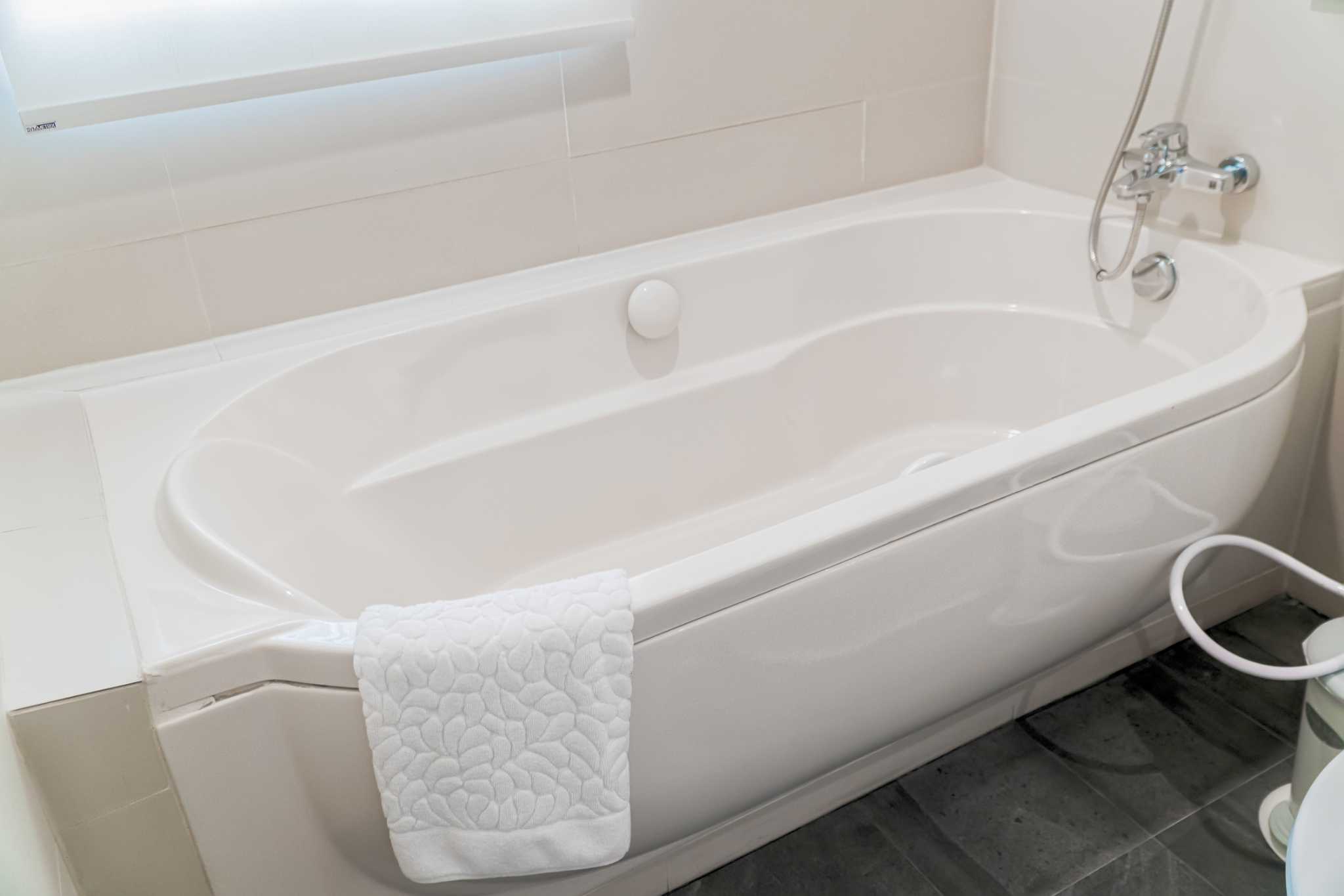 How to Fill the Gap Between the Bathtub & Flooring