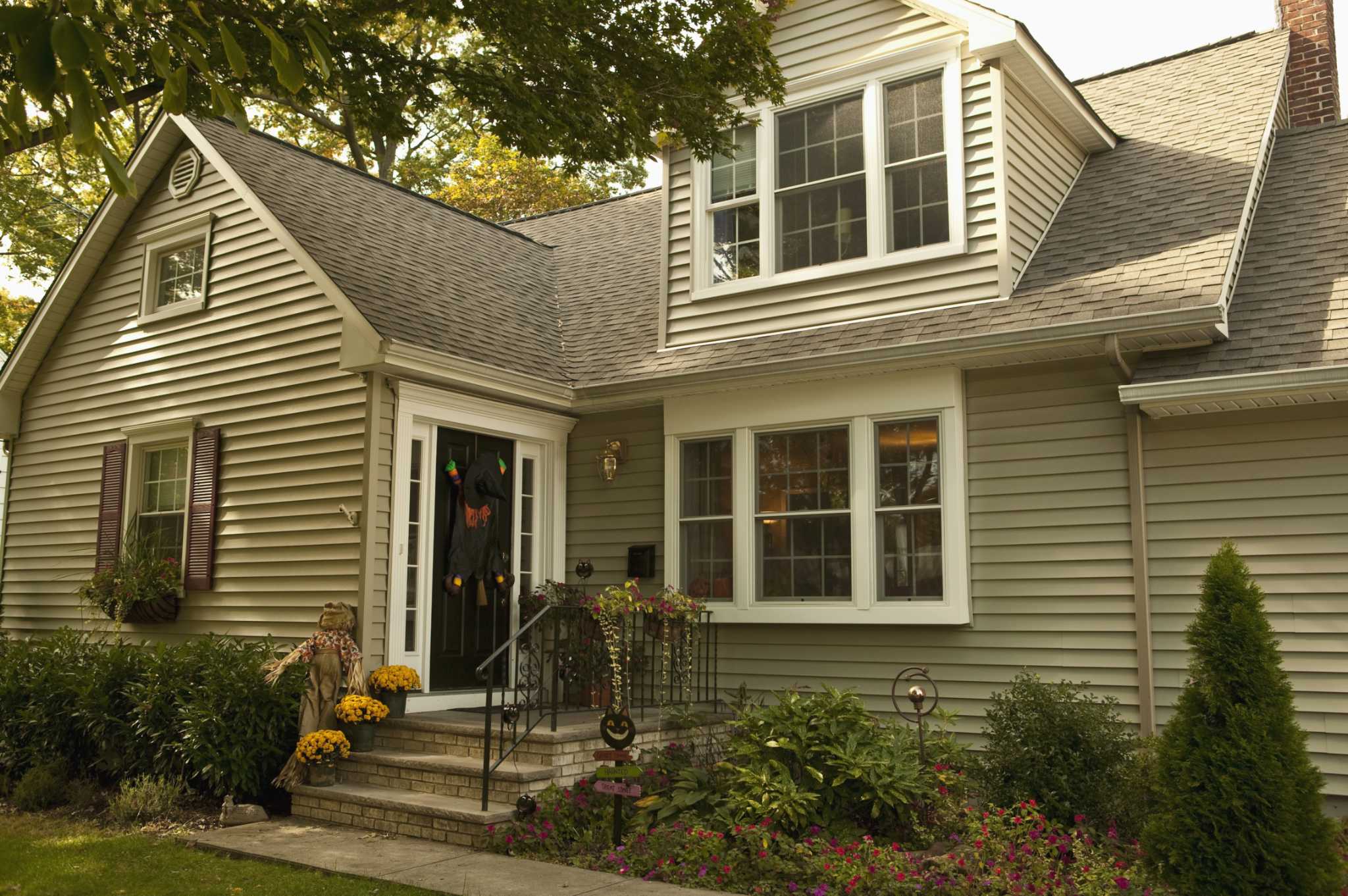 How to Block the Sun From Hitting the House