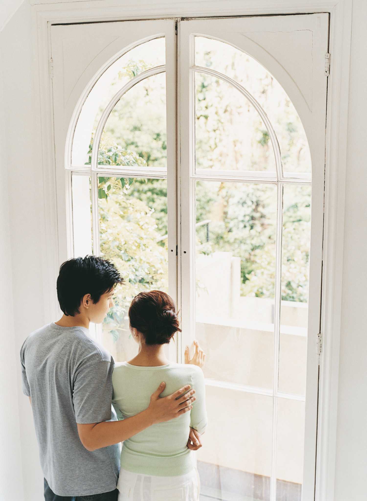 How to Hang Curtains on a Circle Top Half Window