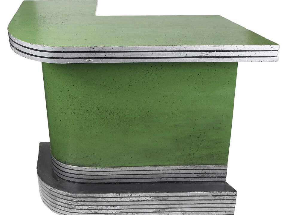 How to Paint a Countertop With Enamel Paint & a Sponge