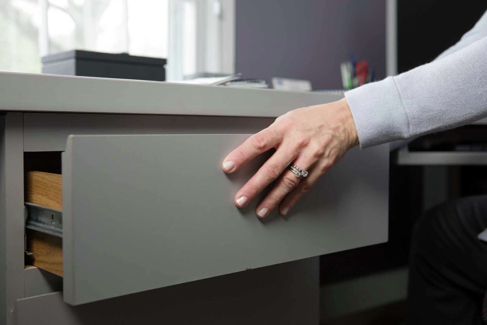 How to Fix an Uneven Gap Between Two Drawers