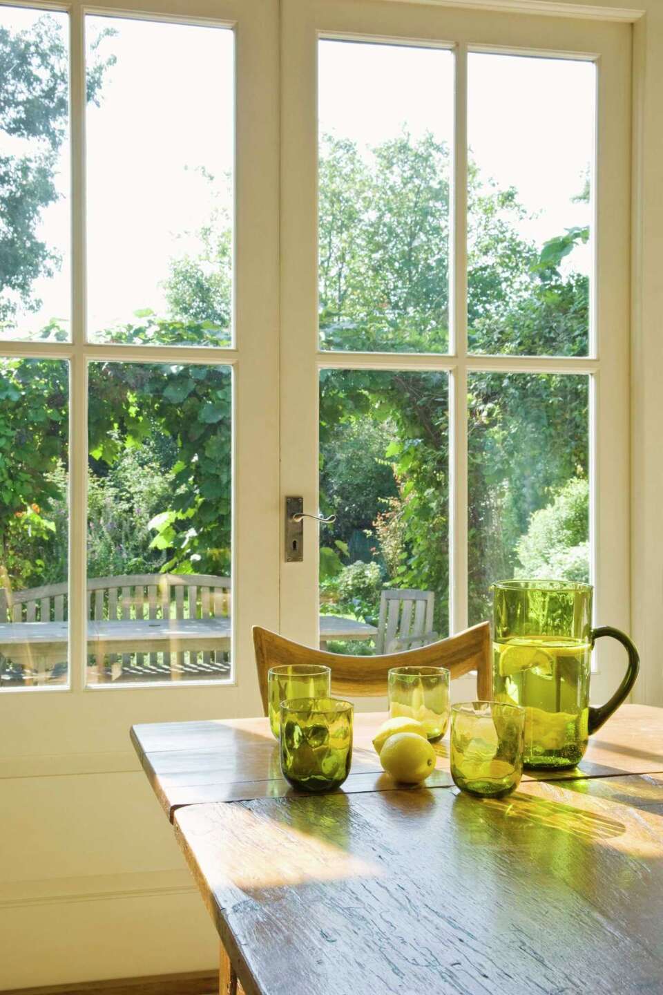 Washing Windows With Vinegar and Ammonia