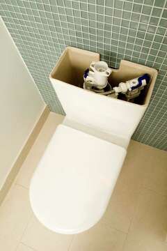 How to Fix a Flusher on the Top of a Toilet