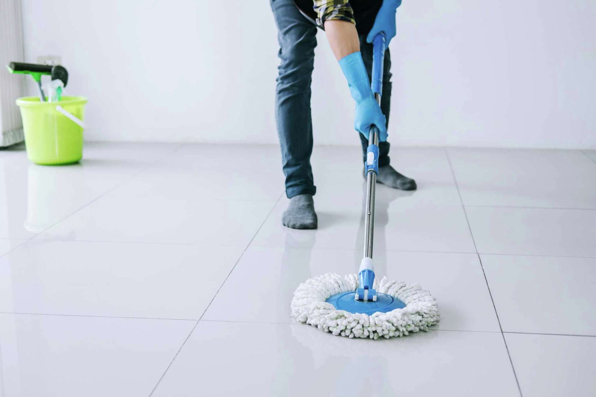 How to Buff Floors Without Using a Buffing Machine