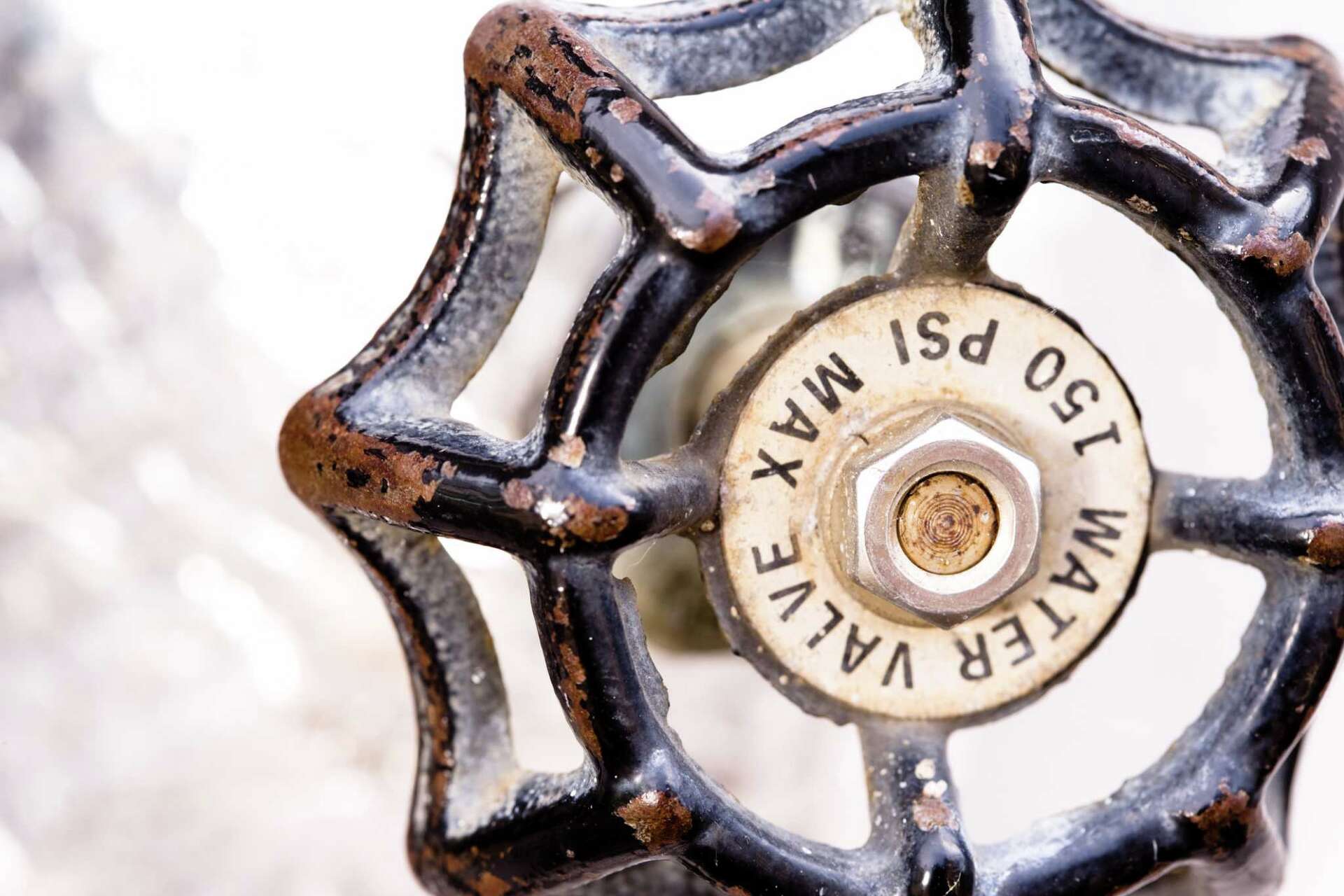 How to Fix a Laundry Water Valve