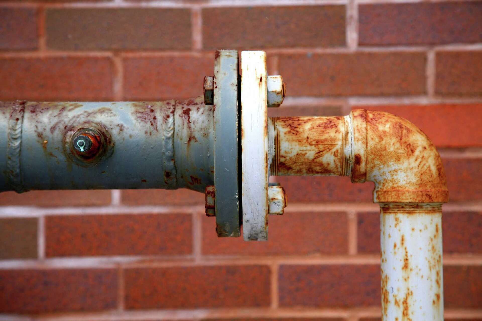 How to Fix a Leaky Pool Pump