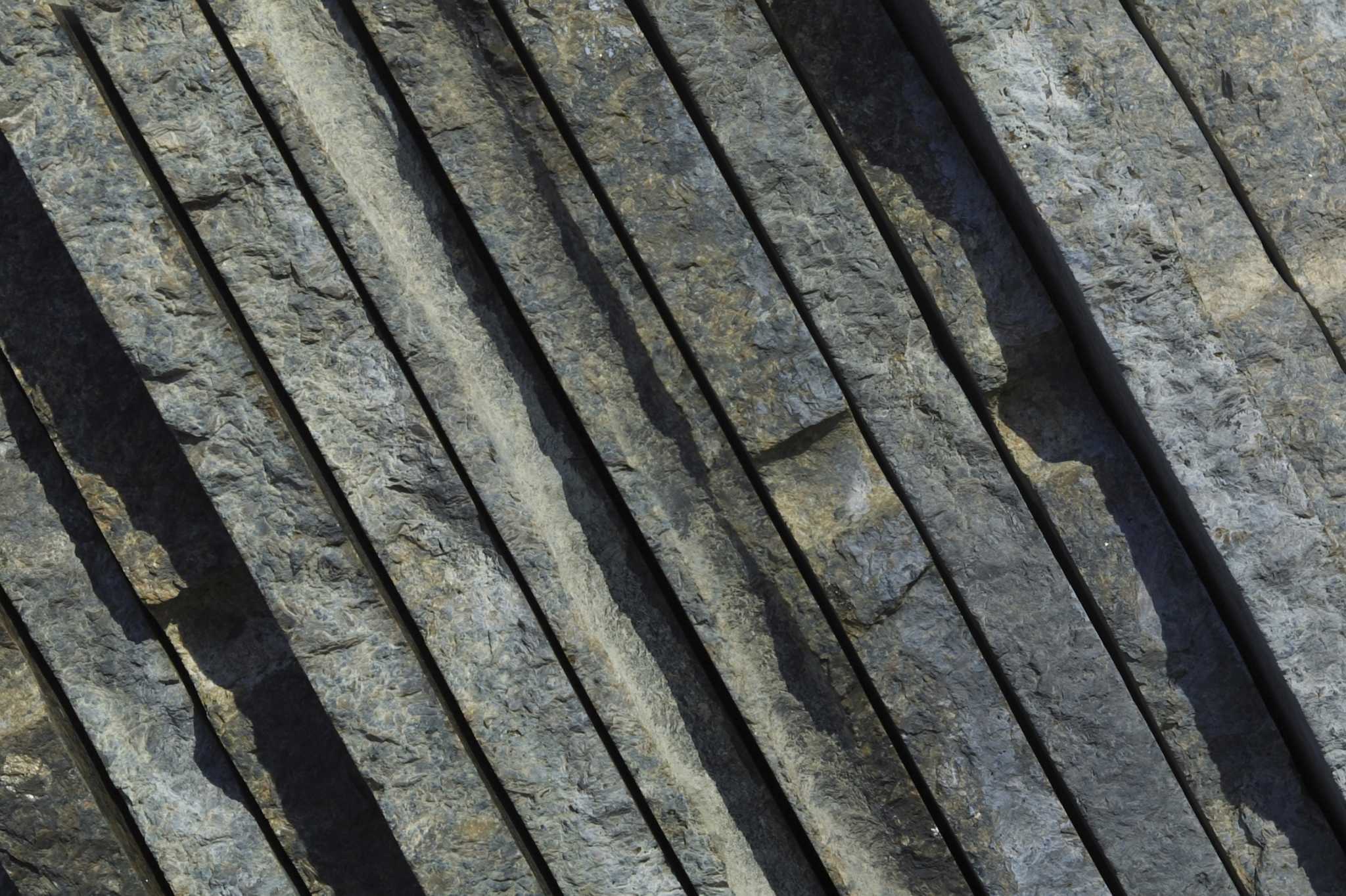 How to Build a Flower Box With Stacked Slate