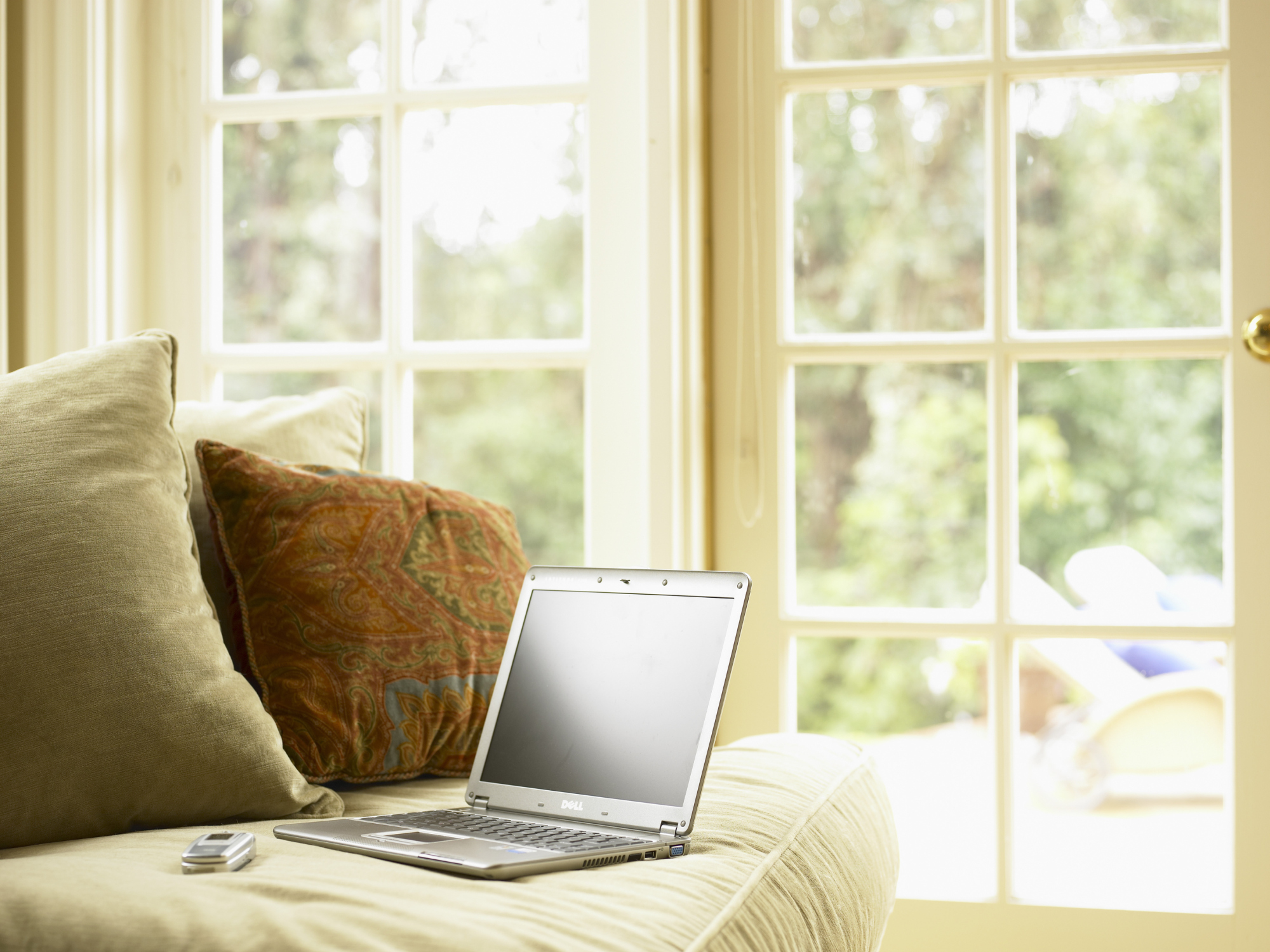 How to Build a Picture Frame From a Wooden Door