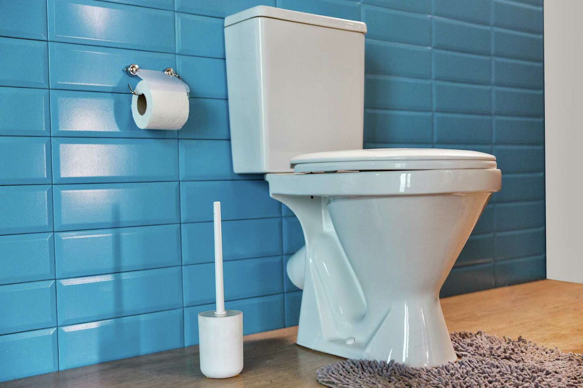 How to Flush a Toilet Using a Bucket of Water