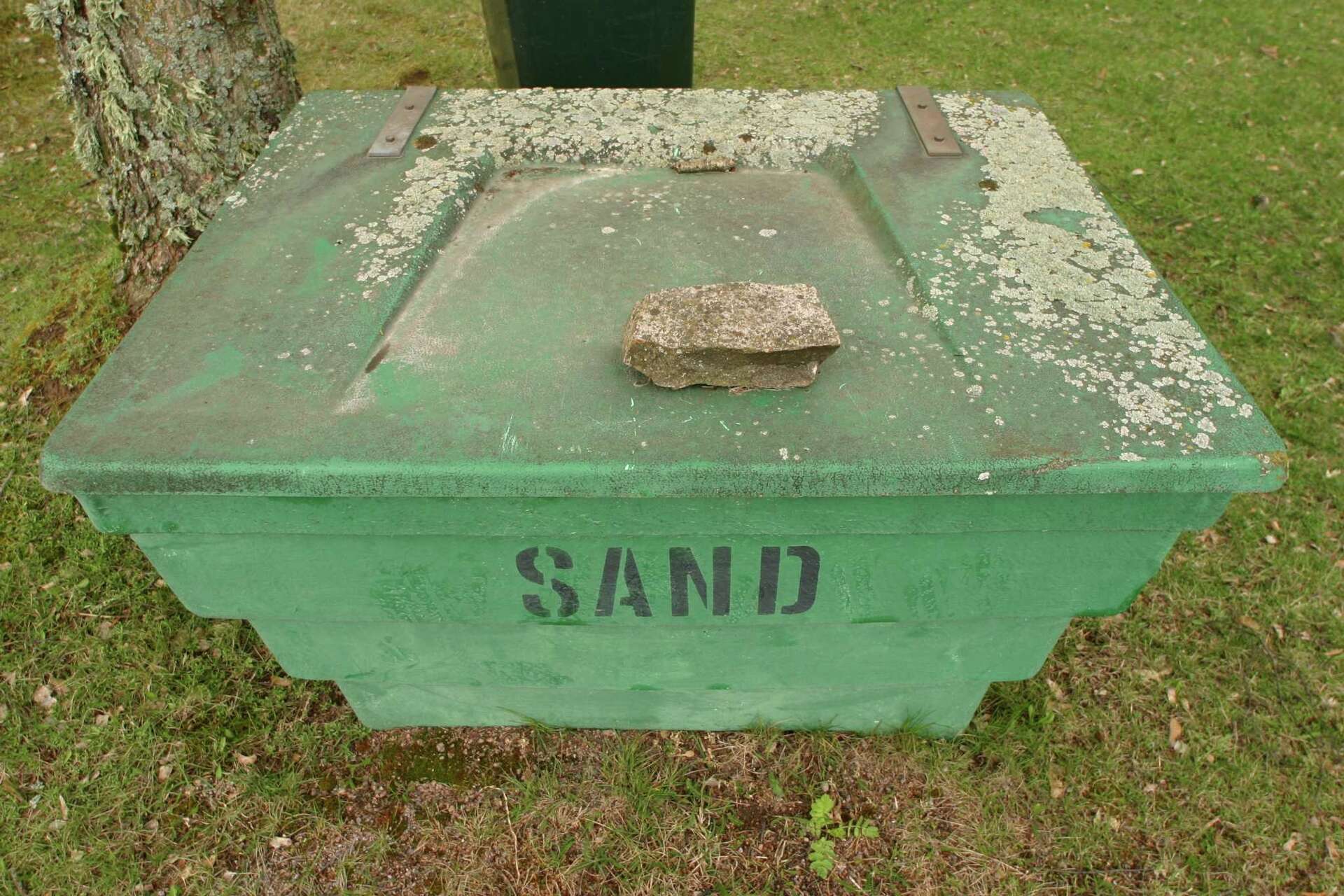 How to Flatten Lawn Sand