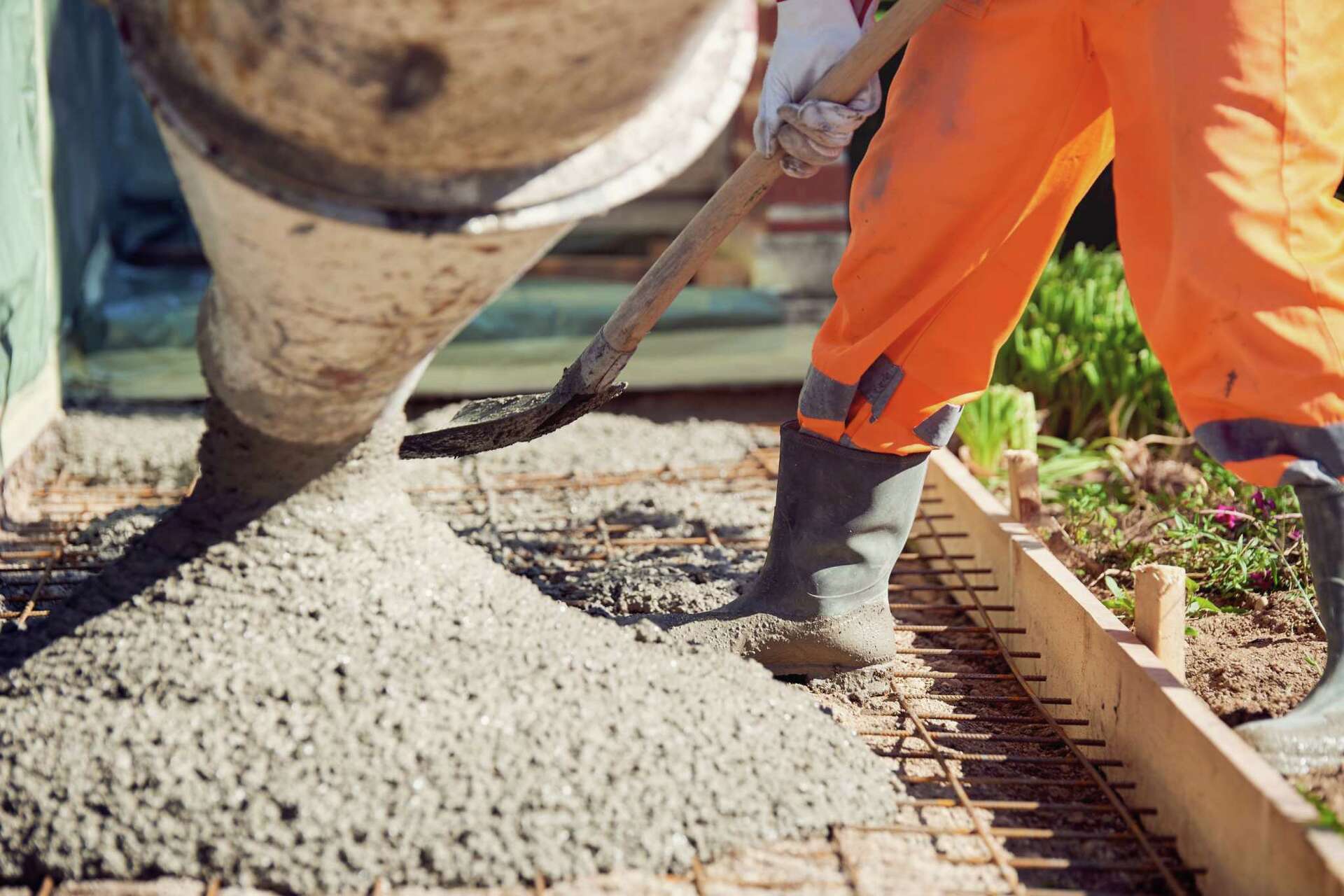 How to Calculate How Much Quikrete to Use