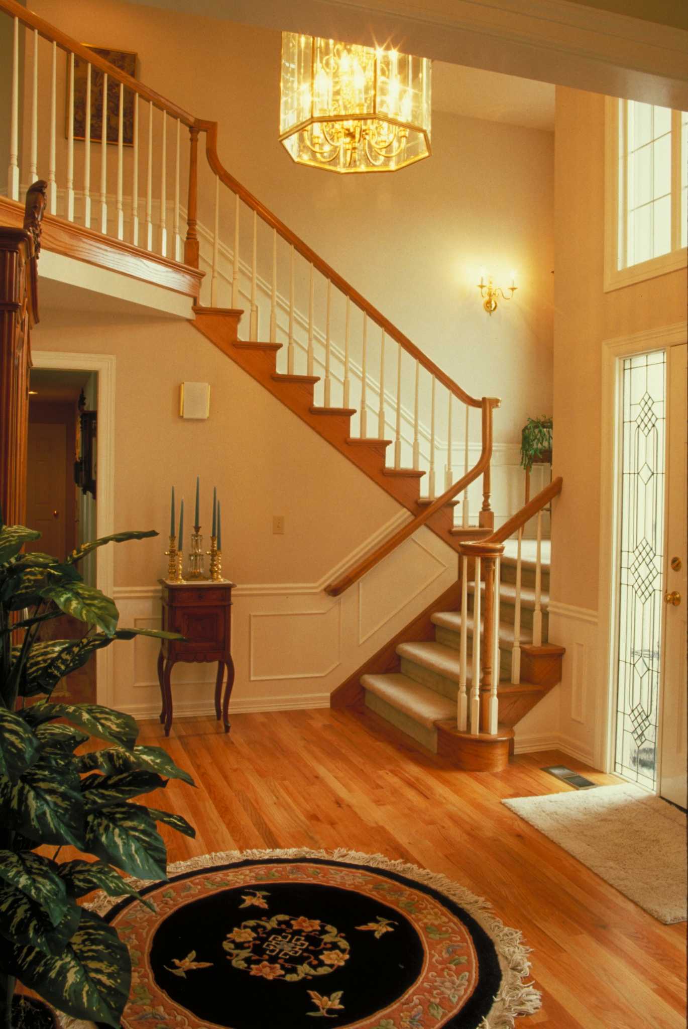 Foyer Makeover Ideas With Round Rugs