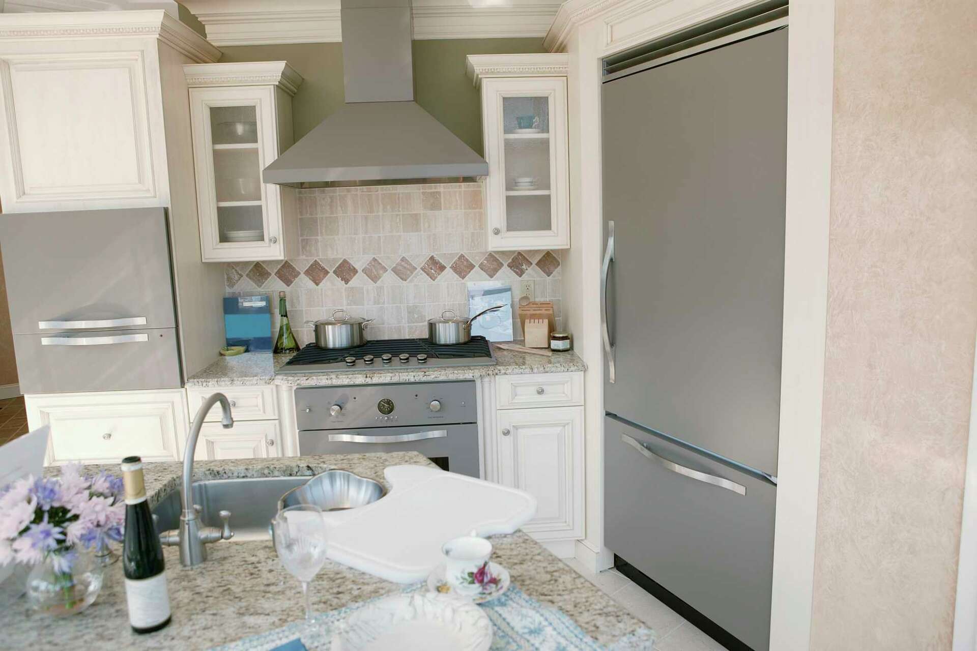 How to Frame a Built-In Refrigerator